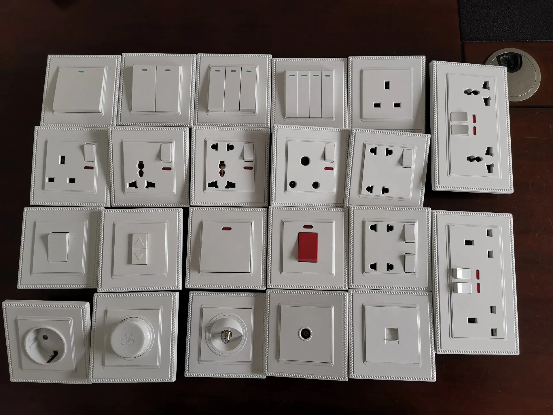 Modern Acrylic Light Wall Switch And Sockets Electric 220v Wall Sockets ...