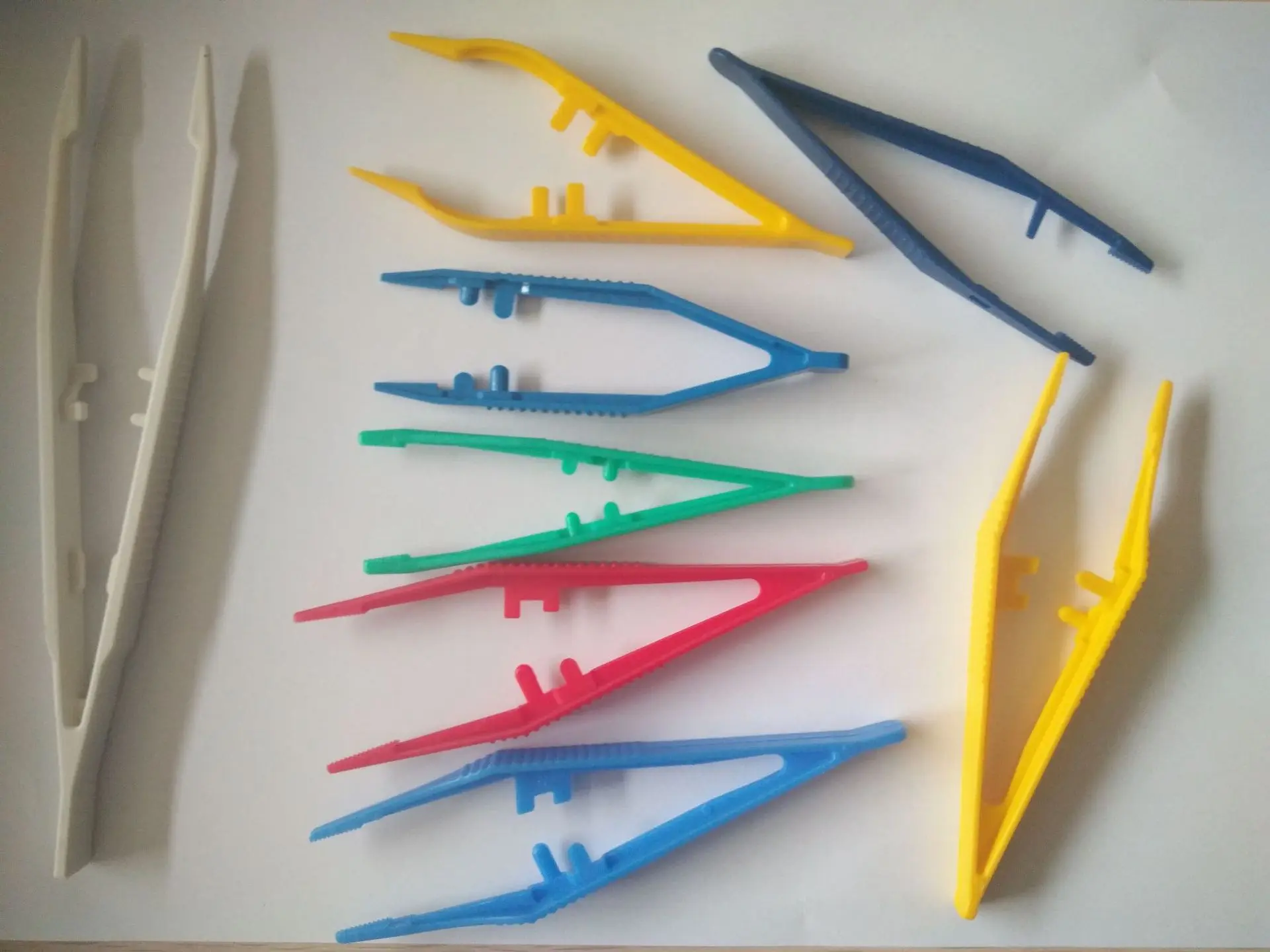 Surgical Disposable Plastic Forceps and Tweezers Manual Clip and Clamp ...