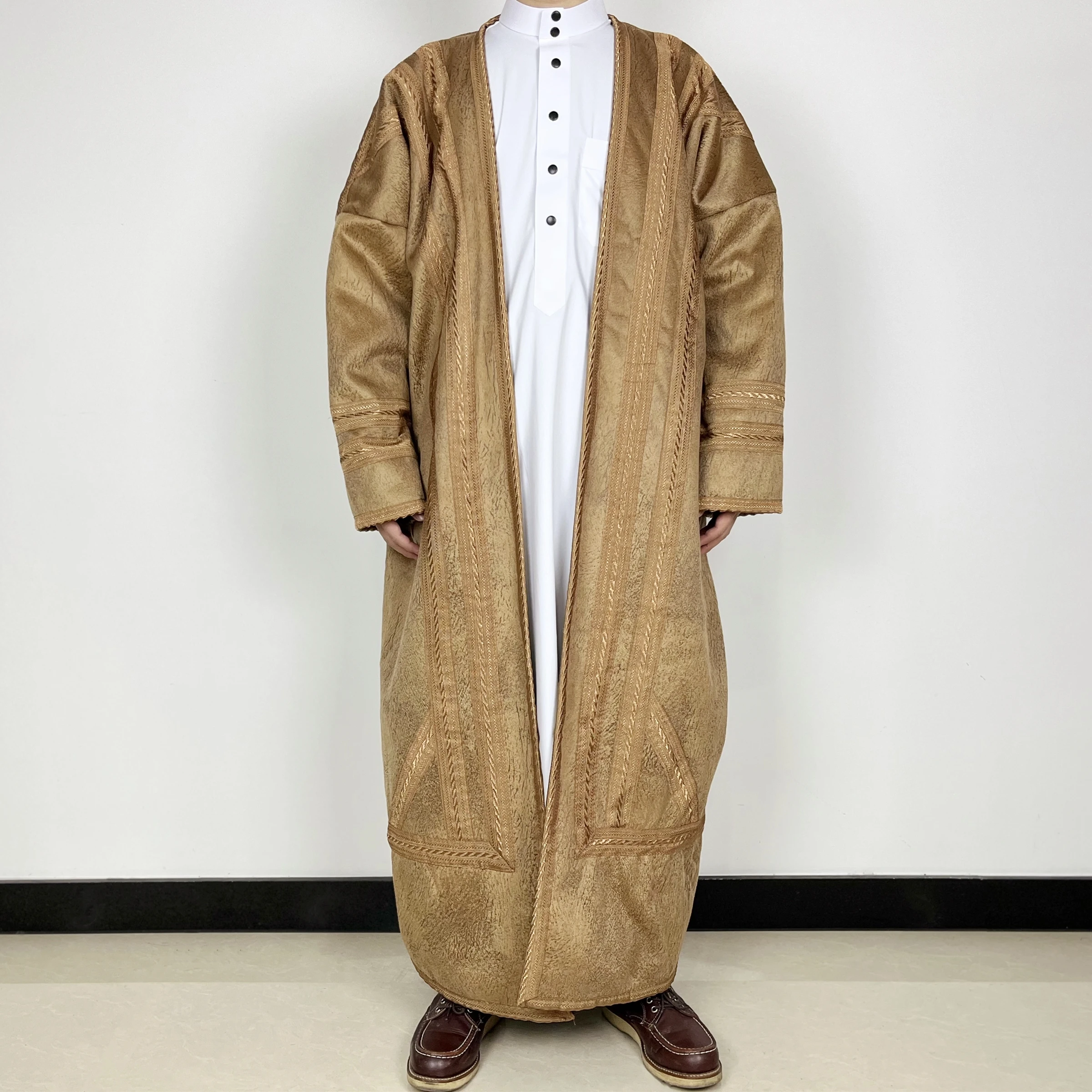 Custom Islamic Saudi Arabian Winter Thick Warm Suede Bisht for Men