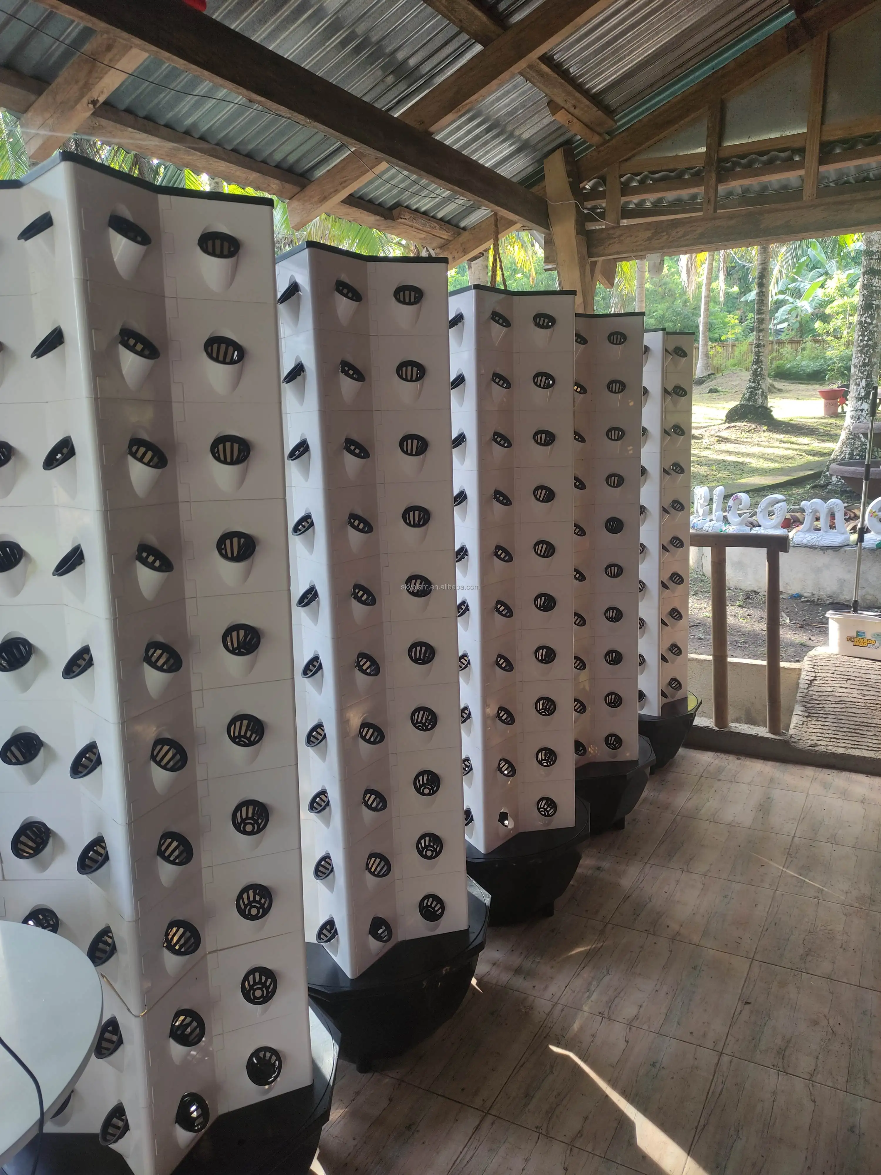 Skyplant Aeroponic Tower Garden - Efficient Vertical Farming