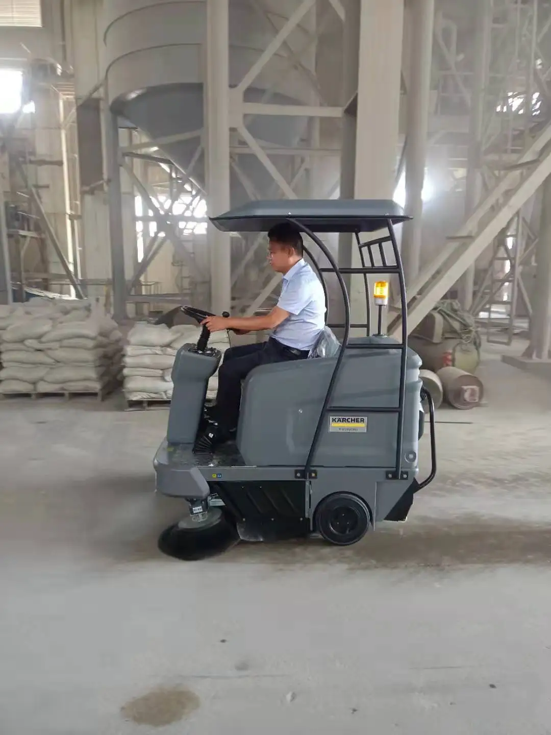 MINGNUO C200X Compact Floor Cleaning Machine - Efficient Sweeping