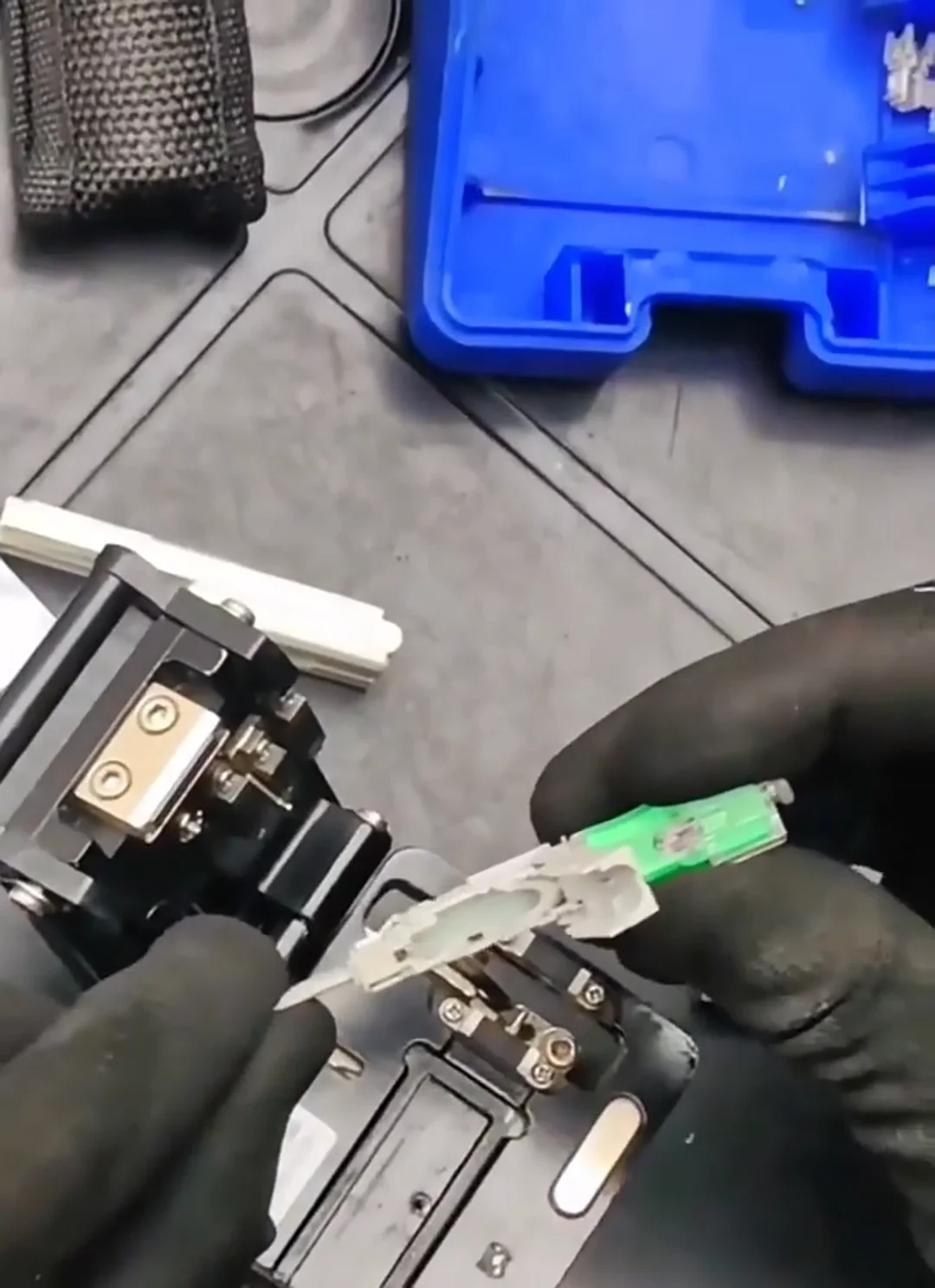 2 Core 4 Core Fiber Optic Ftth Drop Cable Gjxh Single Mode G652d G657a1 ...