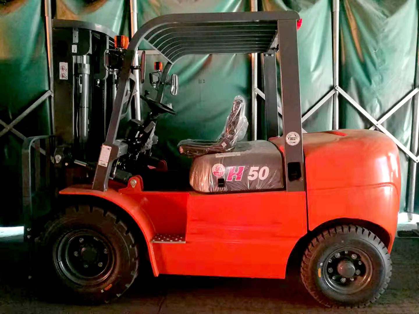 China Forklift Heli Cpcd50 5 Ton Diesel Forklift With Solid Tyres - Buy ...