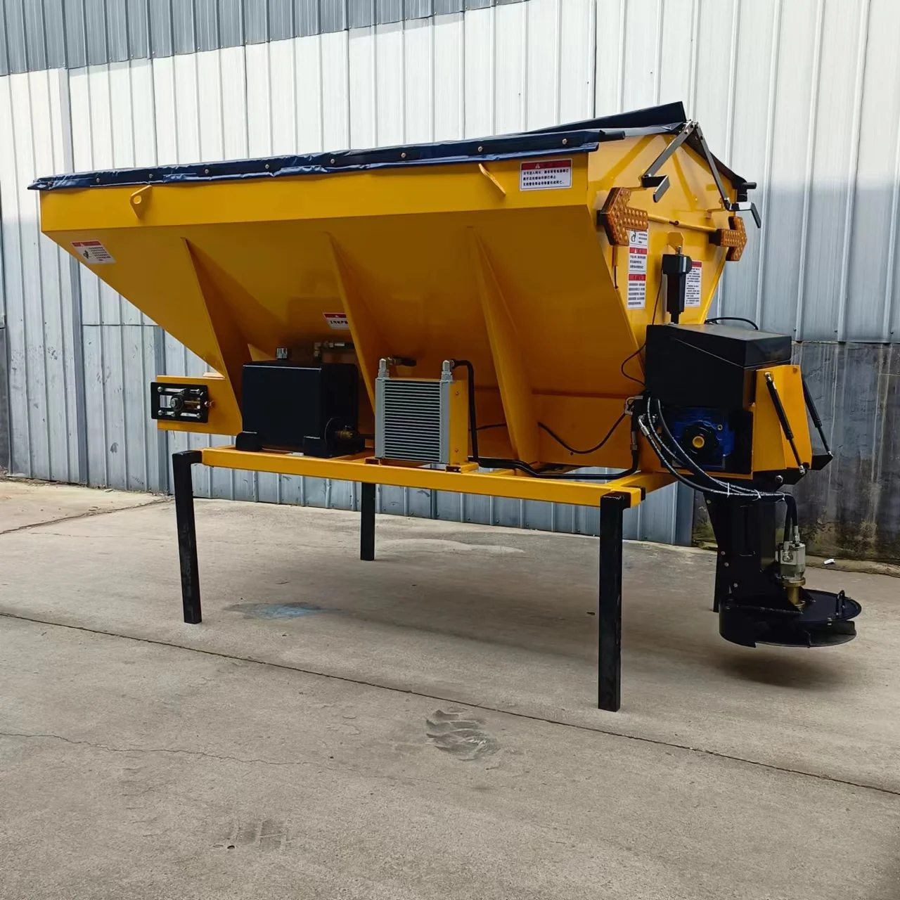 Truck Mounted Road Salt Spreader Snow Melting Machine & Fertilizer ...