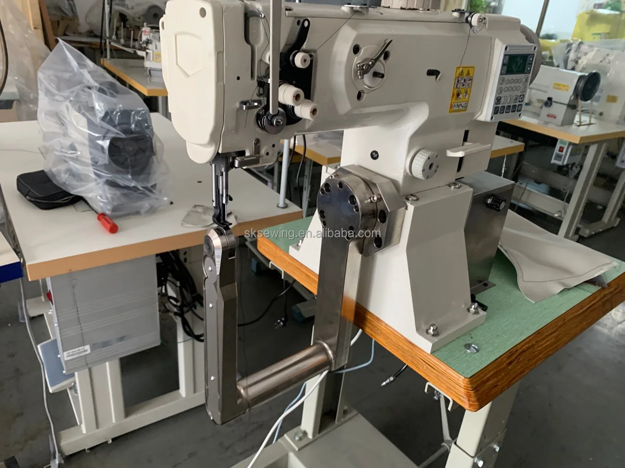 180 Degree Rotary Arm Heavy Duty Stitching Machine for Leather Bag