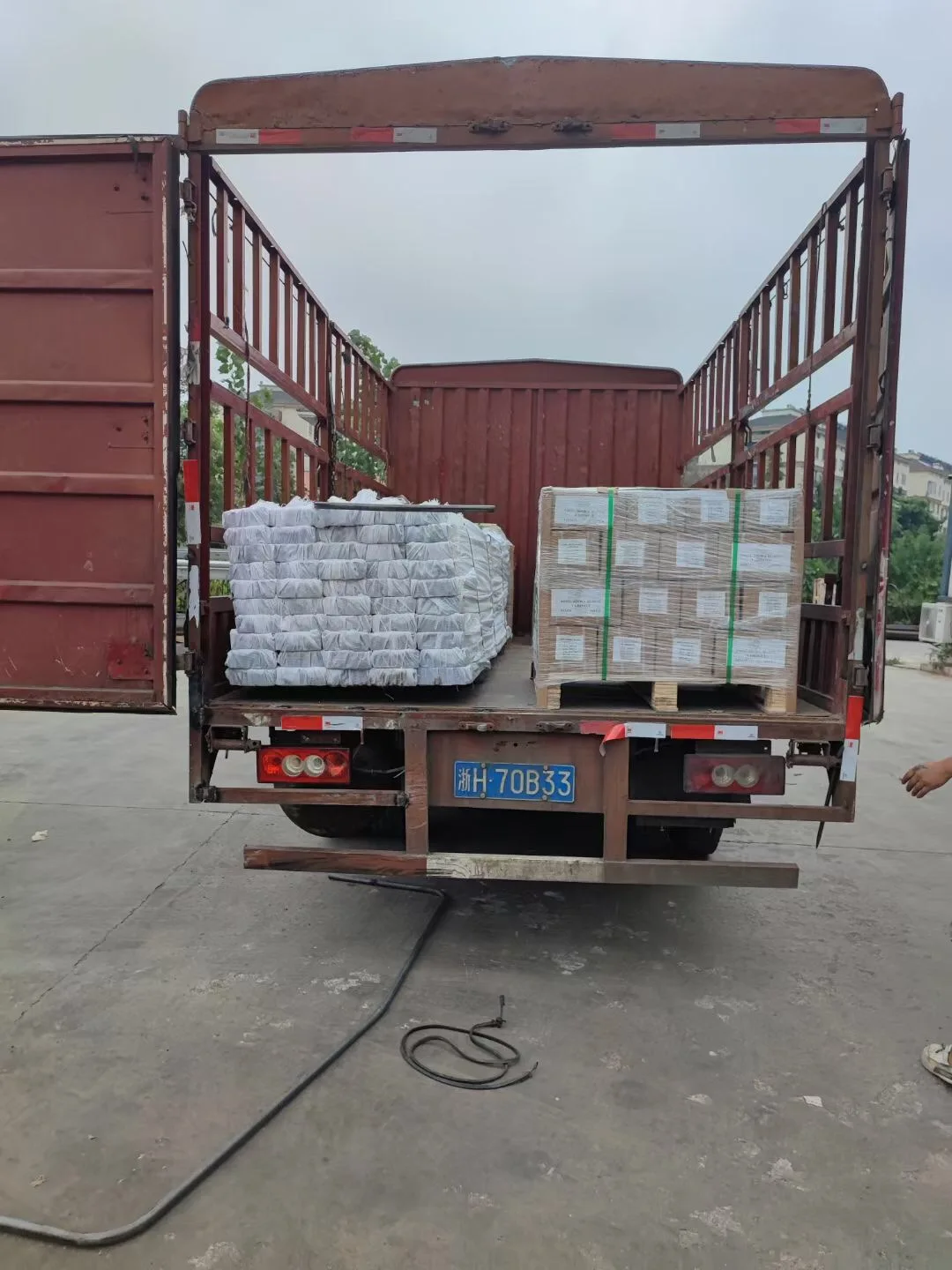 Ground V Groove Galvanized Sliding Door Wheel Track Iron Slide Track ...