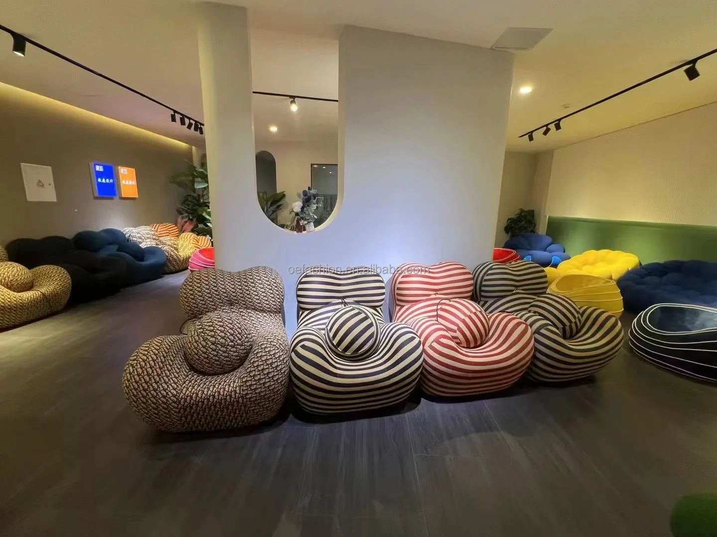 OE-FASHION Luxury Hotel Lobby Round Sofa Chair - Modern Design