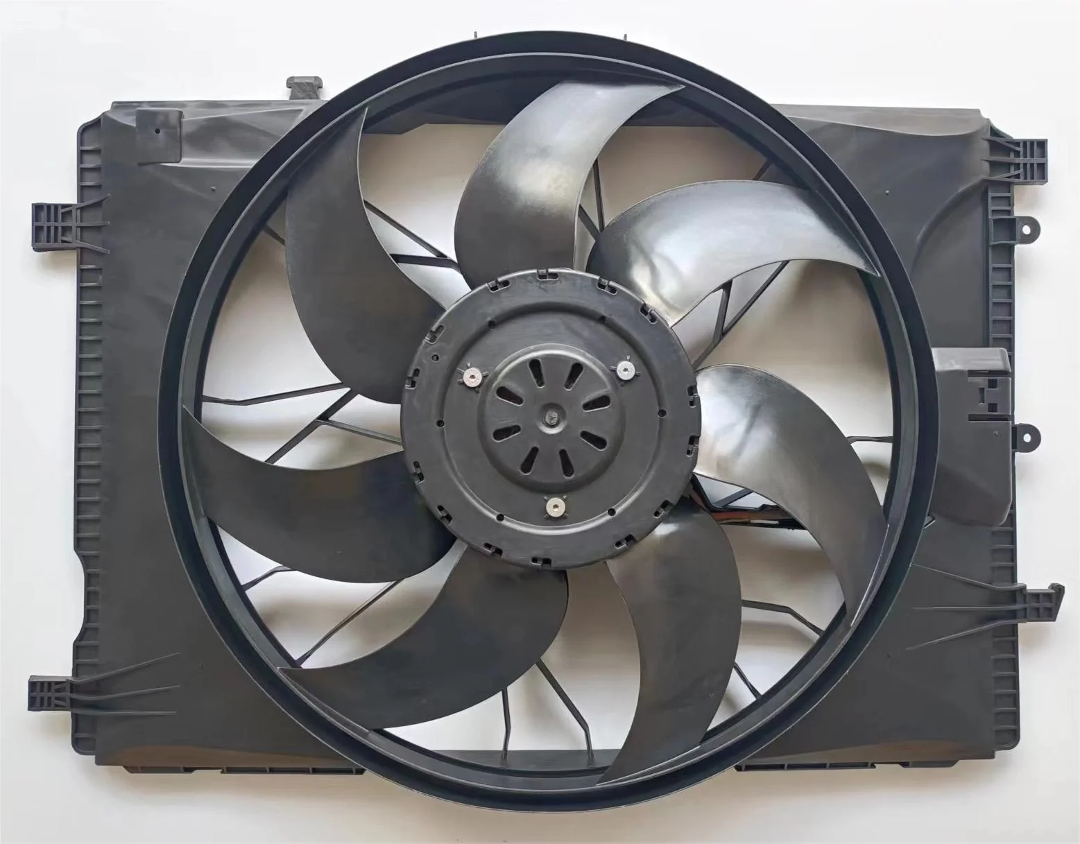 Auto Parts Engine Radiator Cooling Fan 2049066802 2045000293 For W204 ...