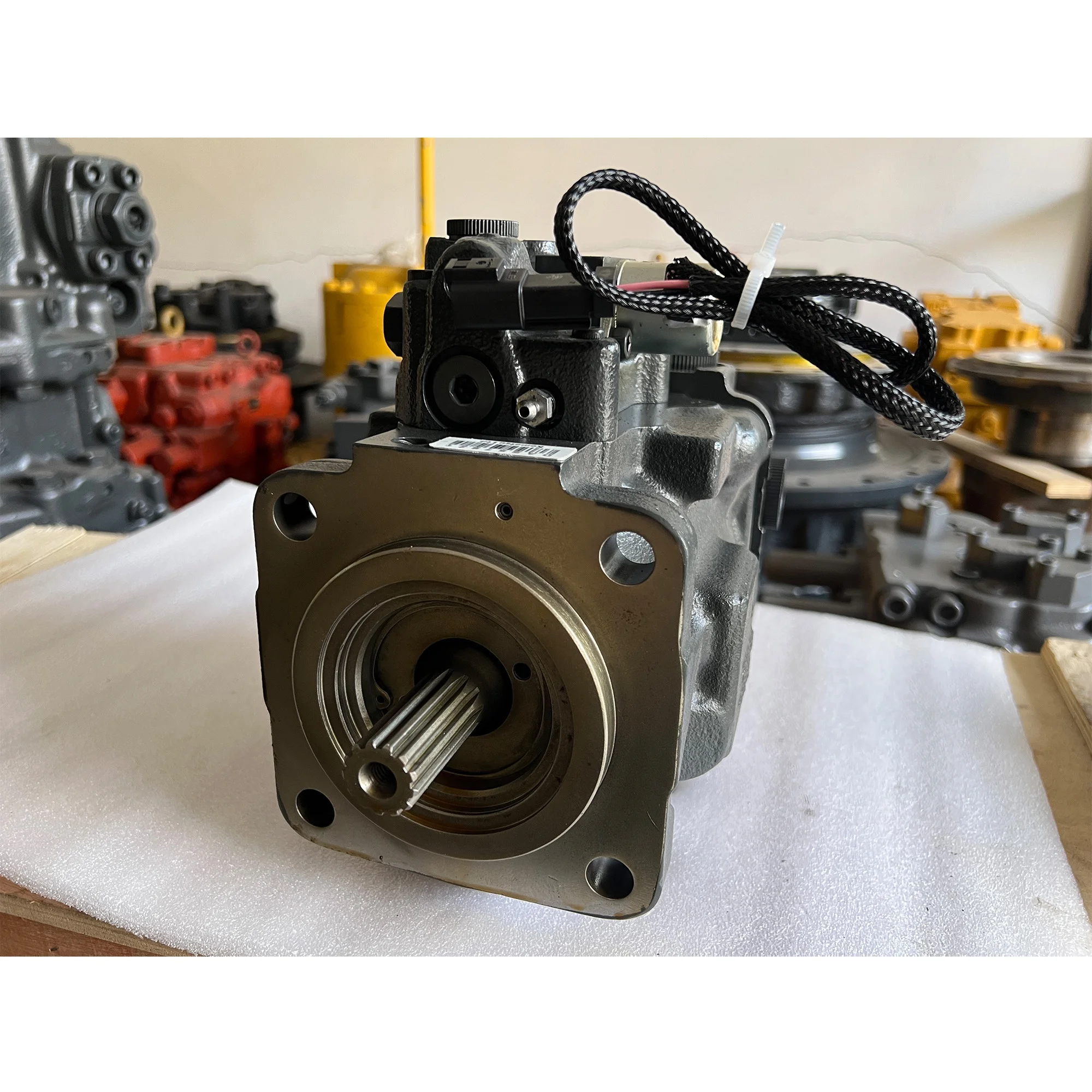 小松D65/D85低价正品推土机零件风扇泵液压泵708-1s-00240 7081S00240| Alibaba.com