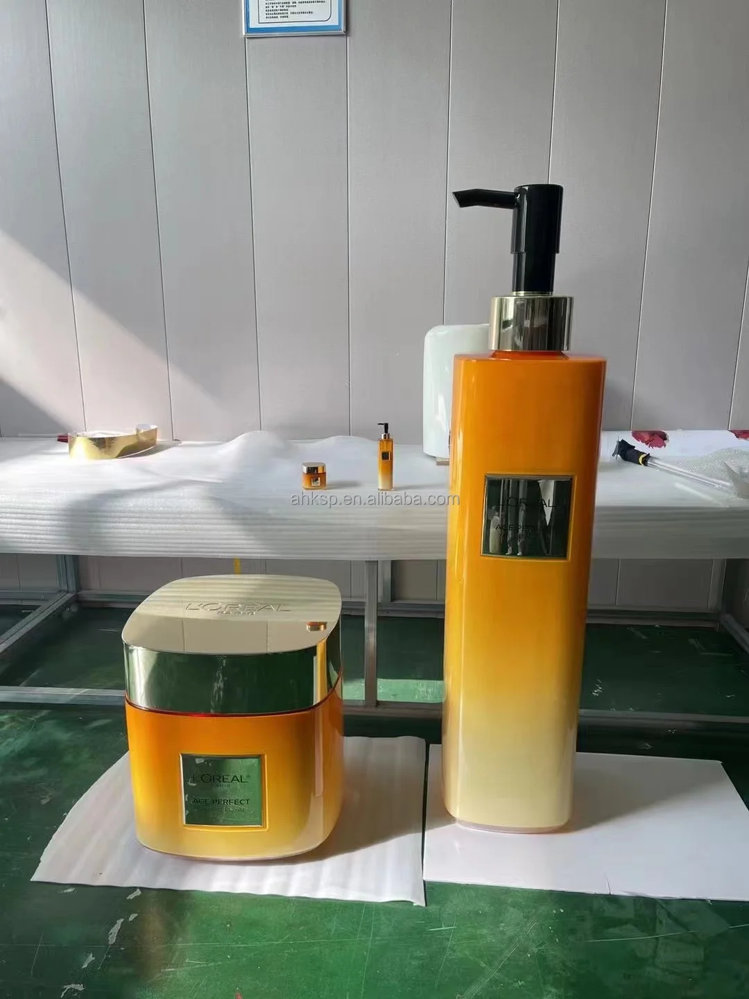 Alibaba.com: Customized oversized cosmetic bottle, transparent ...