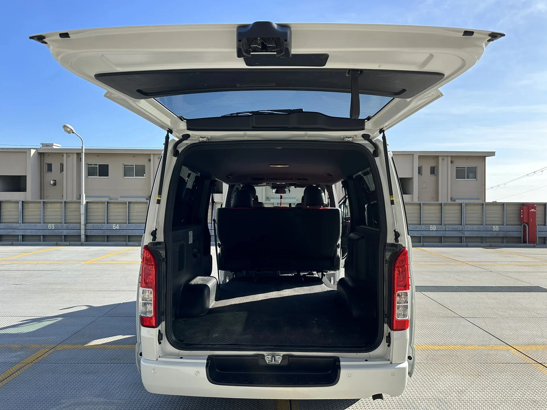 9 Seats Toyota Hiace Van - Commuter for Sale 2013-2017