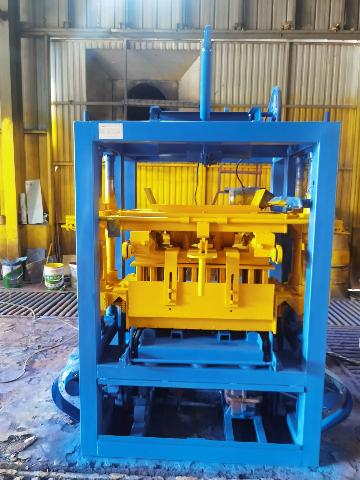 Blocks Machine Qt4-24 Pavement Blocks Making Machine Machined Product ...