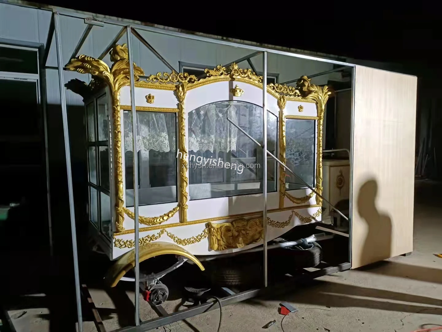 Modern Funeral Horse Hearse - White Casket Chariot for Cemeteries ...