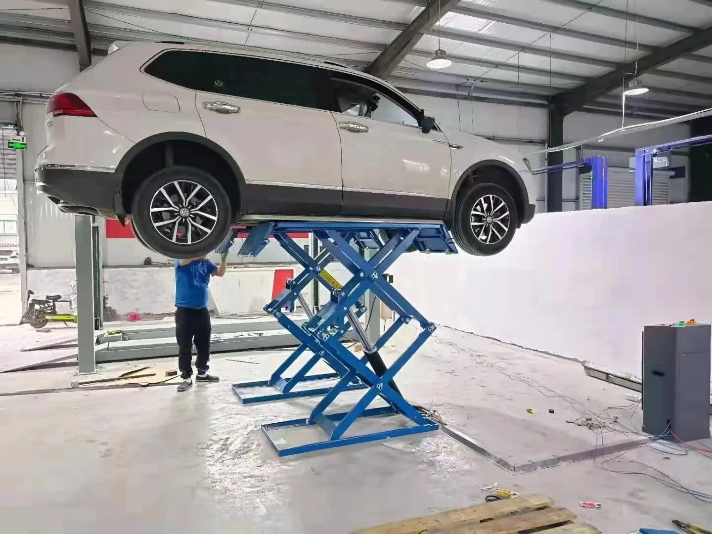 3500kg Capacity Low Profile Scissor Lift - High Rise Car Lifter