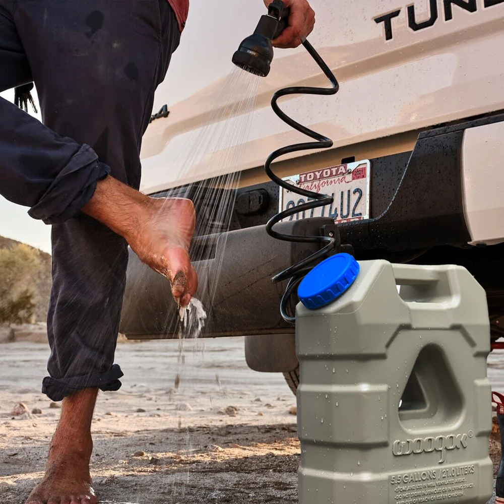 21L Portable Water Tank with Manual Air Pump for Camping