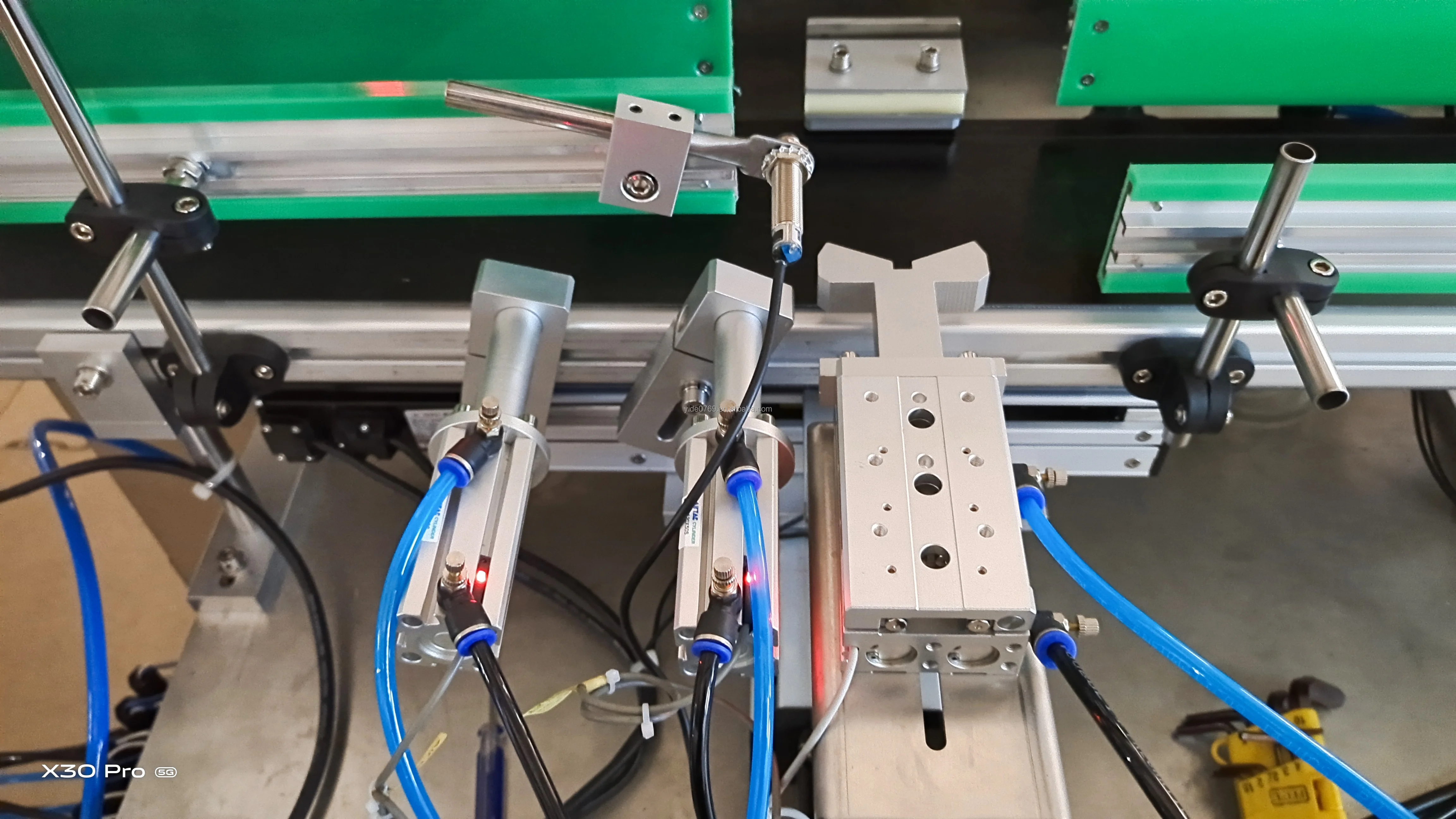 Automatic Candle Wick Inserting Machine - Efficient & Reliable