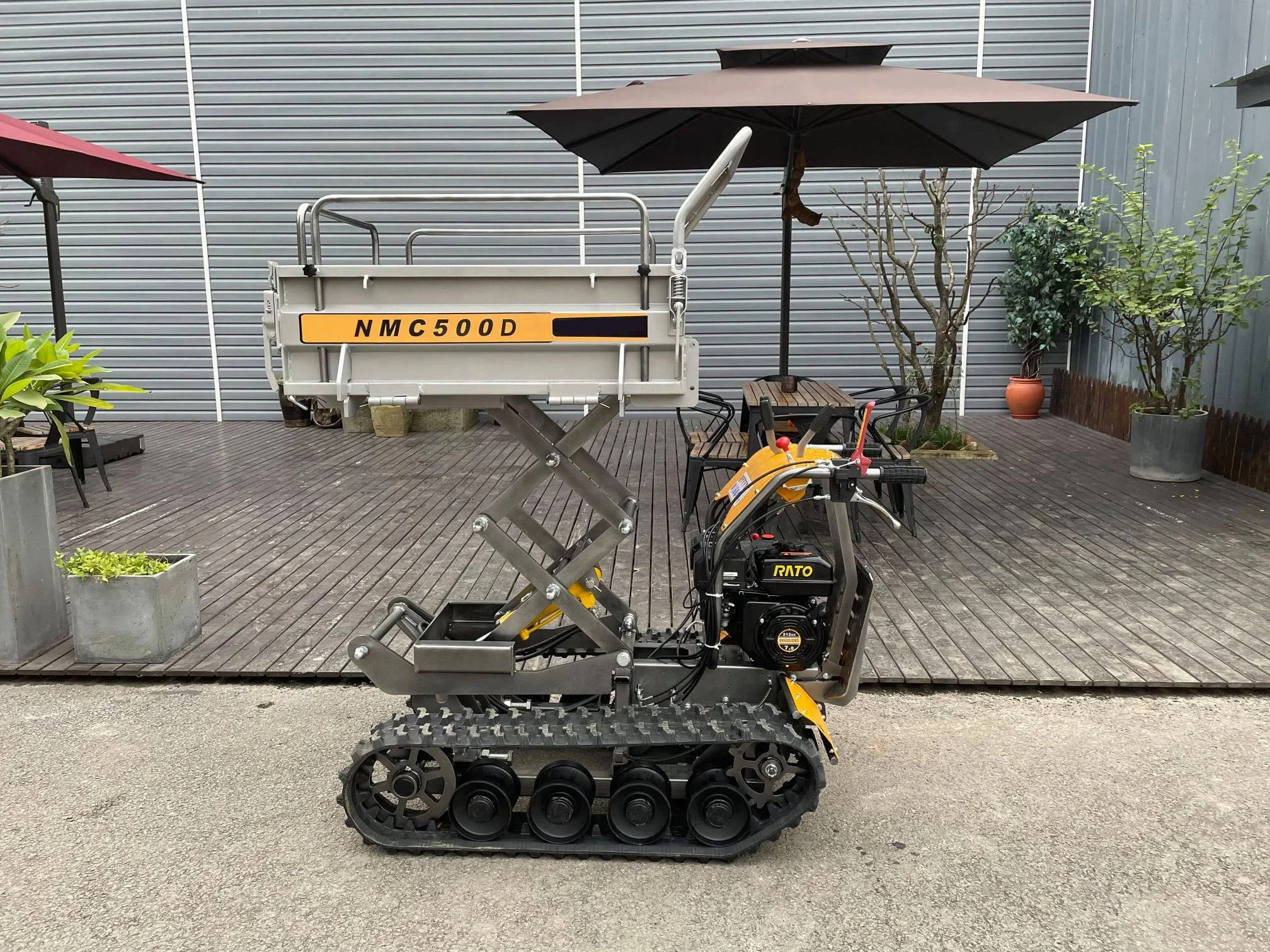 Mini Crawler Dumper - 500kg Tracked Dumper for Easy Material Transfer