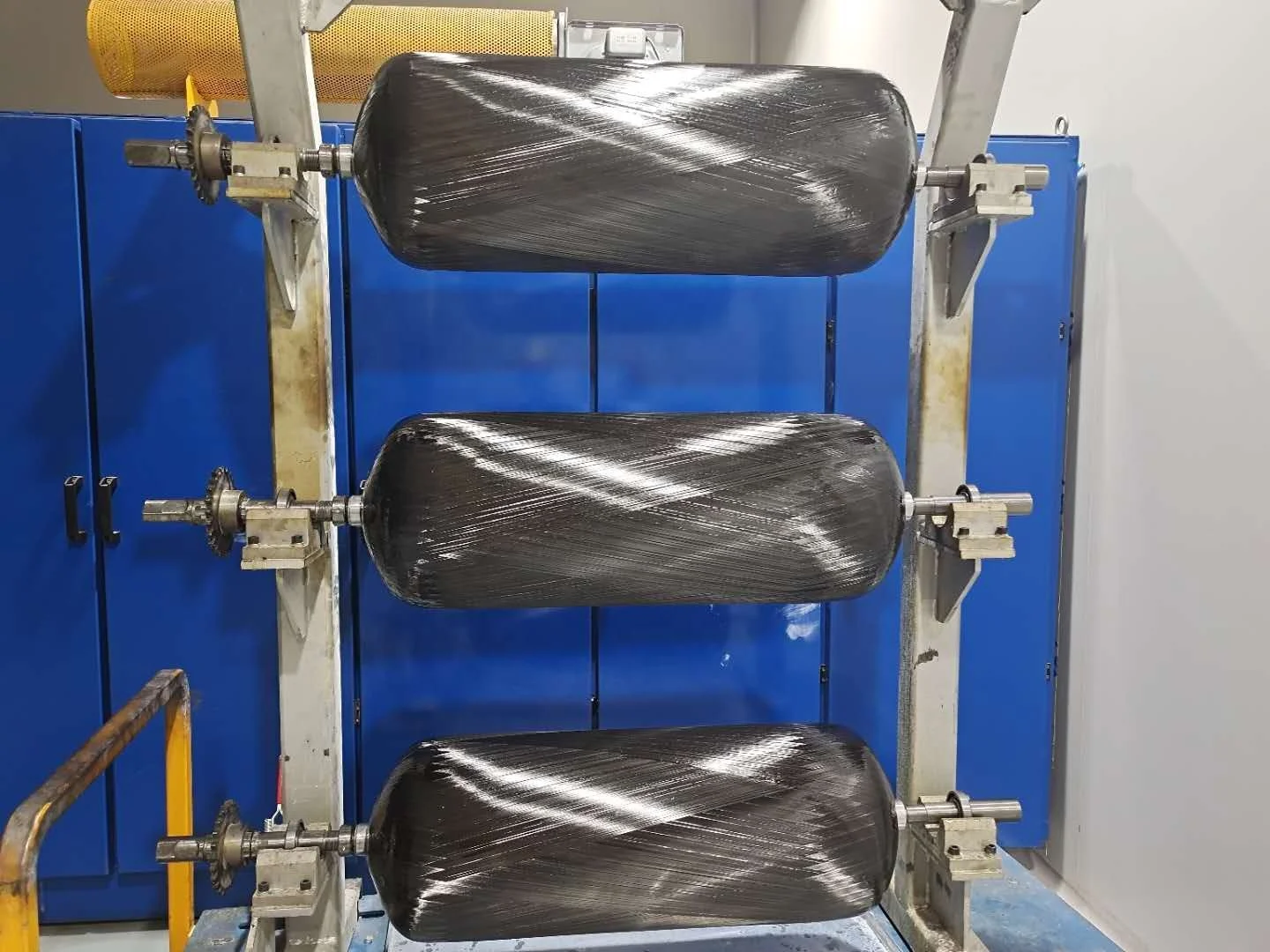 CNG Type 4 Cylinder 130L 452mm Carbon Fiber Gas Cylinder Light Weight ...