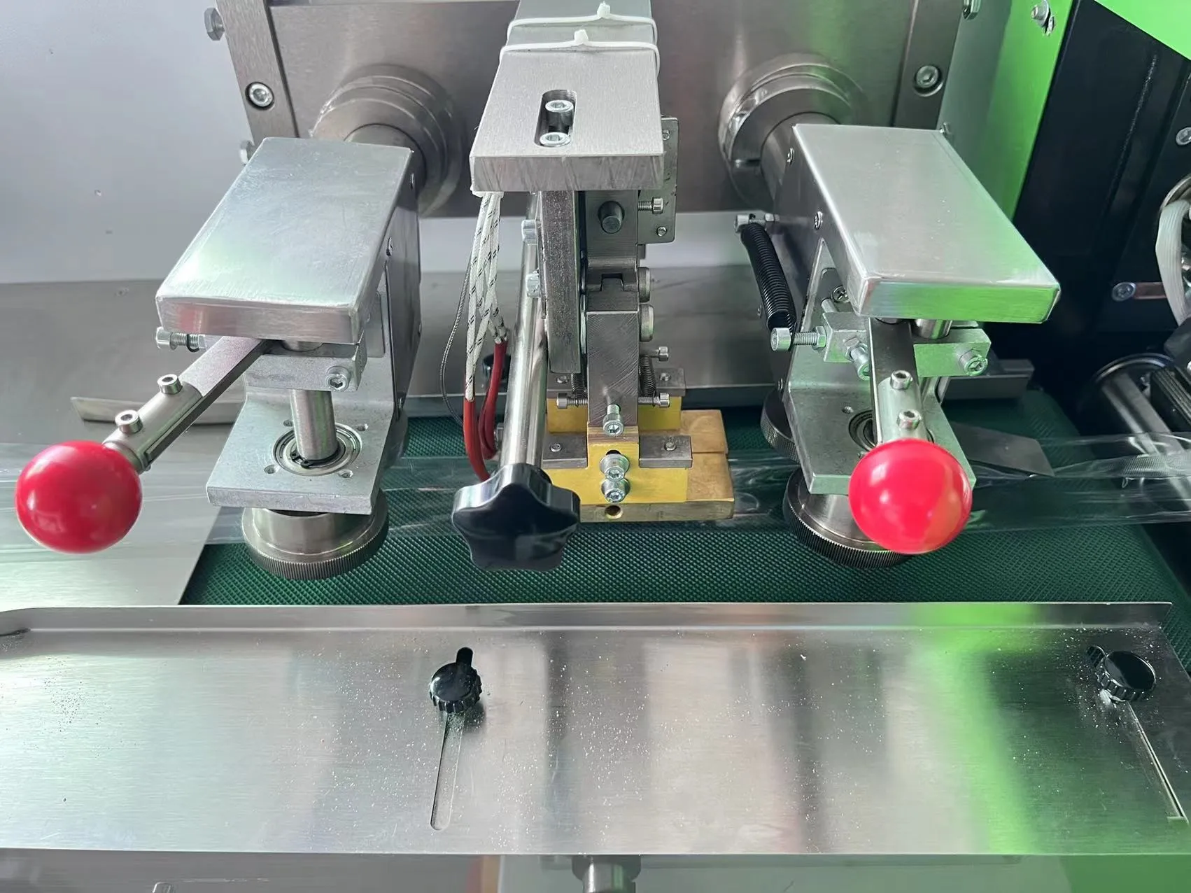 Game Card Packaging Equipment Sticker Animation Card Packaging ...