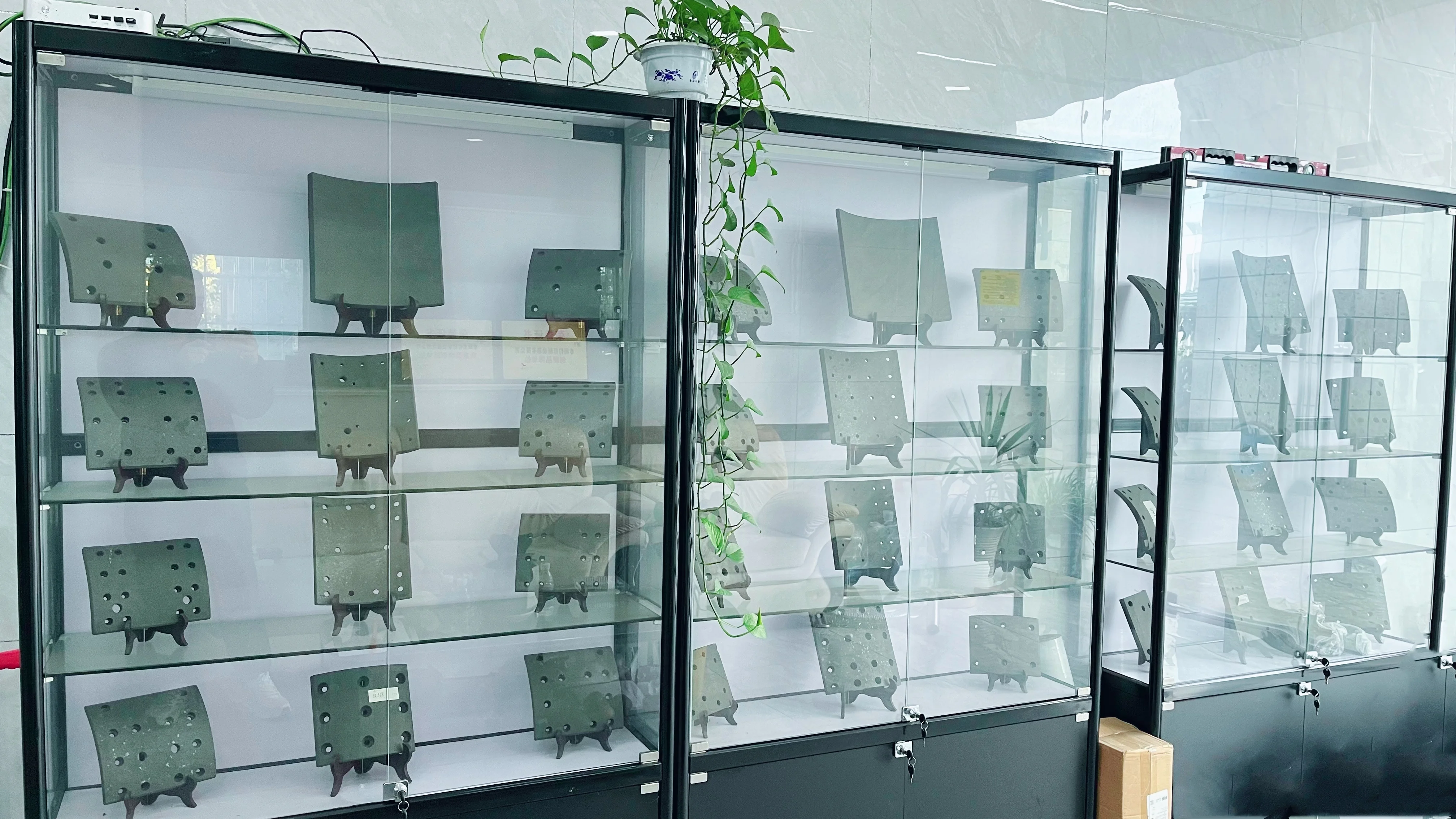 Freightliner 19246 Heavy Truck Brake Lining NAO Semi-Metal New Factory ...