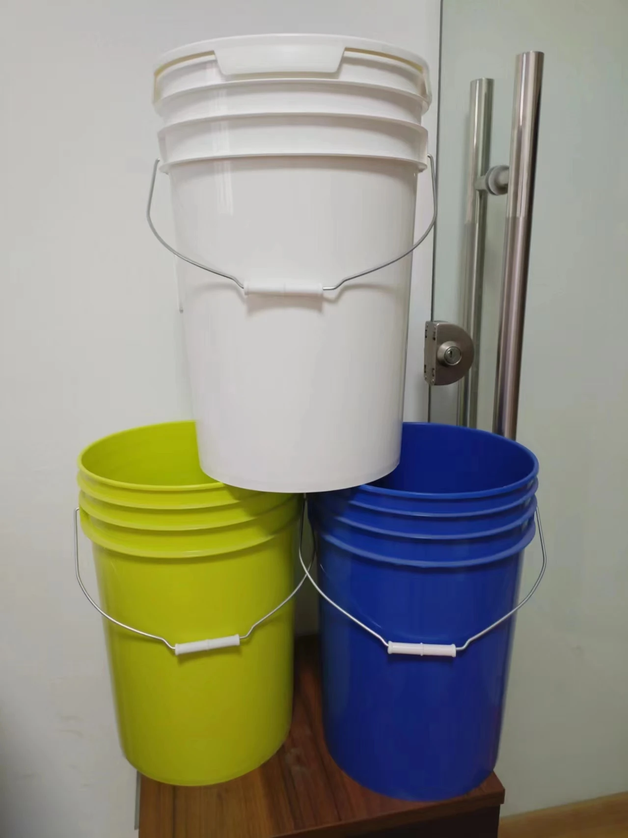 6 Gallon Heavy Duty Plastic Black and White Color Empty Baseball Bucket ...