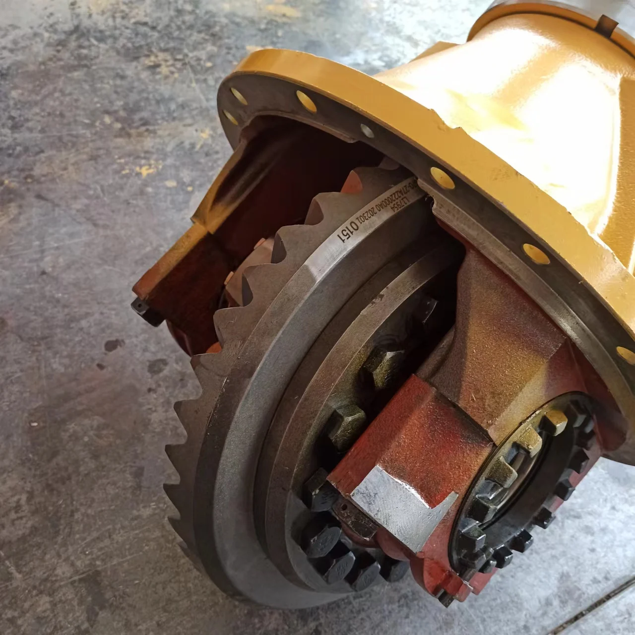 70 Real Main Reducer Assembly For The Rear Drive Axle Of A 7-ton Tire ...