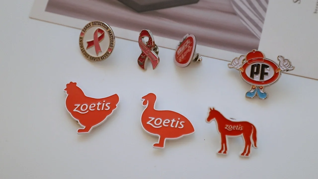 Professional 2d 3d Soft Enamel Badges Cartoon Anime Hat Badges Cute ...