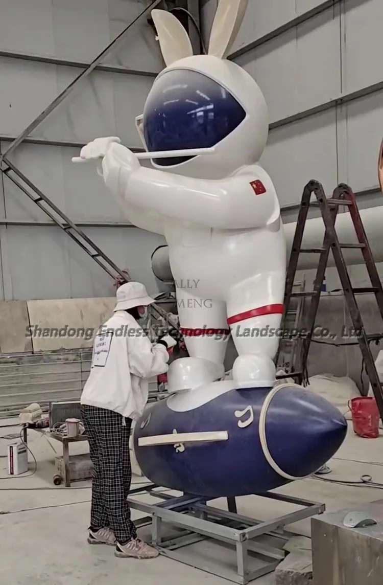 Big Astronaut Statue - Customized Resin Figure for Home Decor