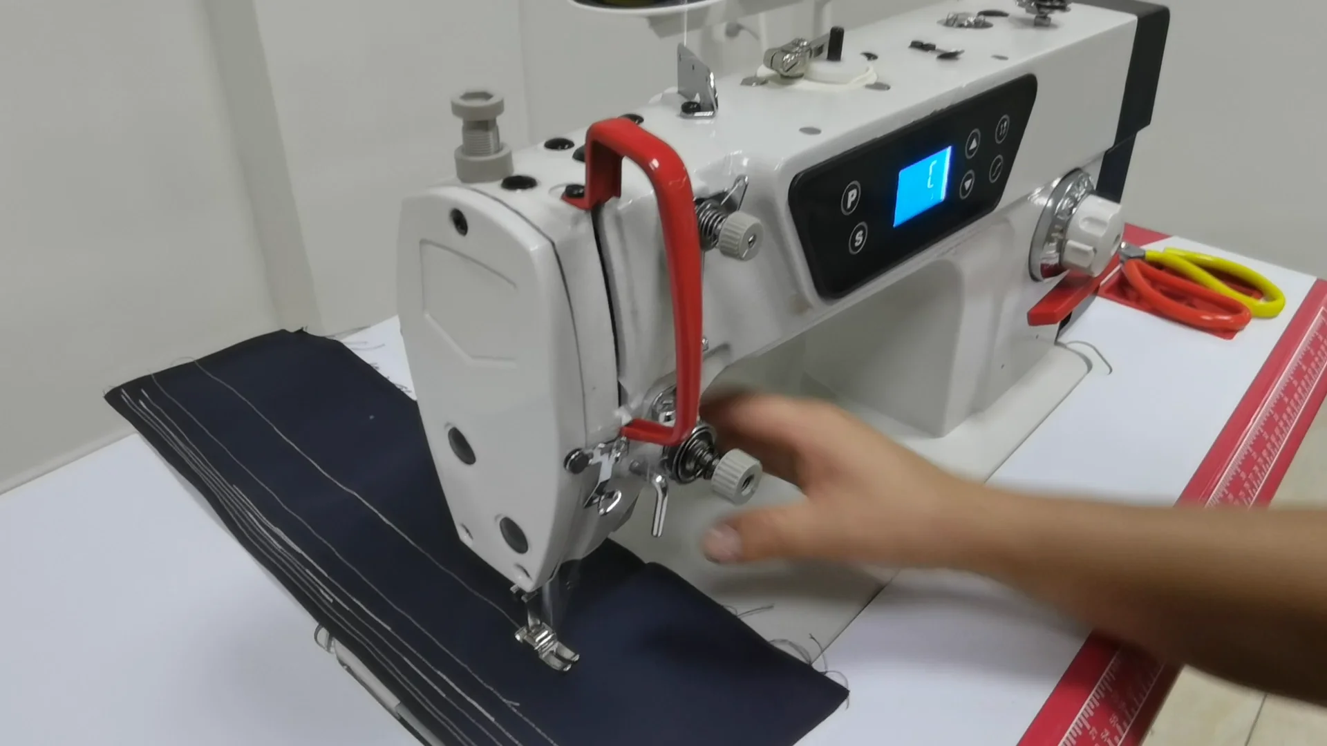 Factory Supply Industrial Computer Pattern Sewing Machine Lockstitch ...