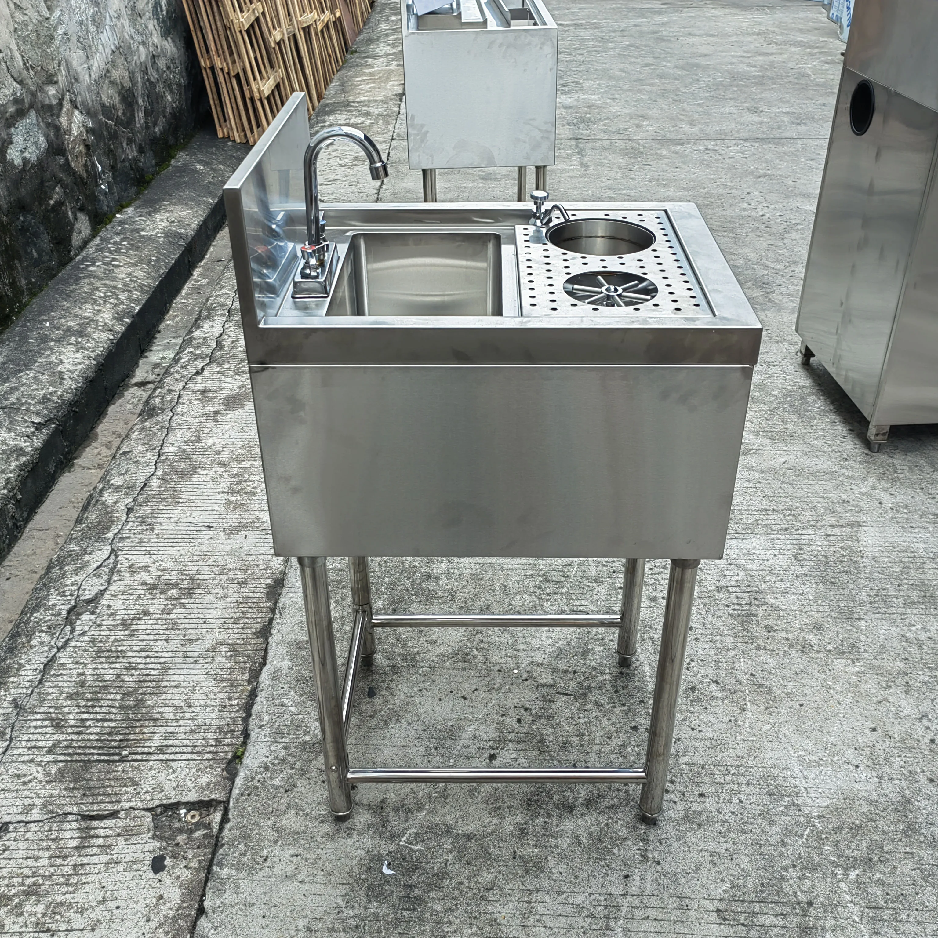 Stainless Steel Dump Sink with Built in Glass Rinser