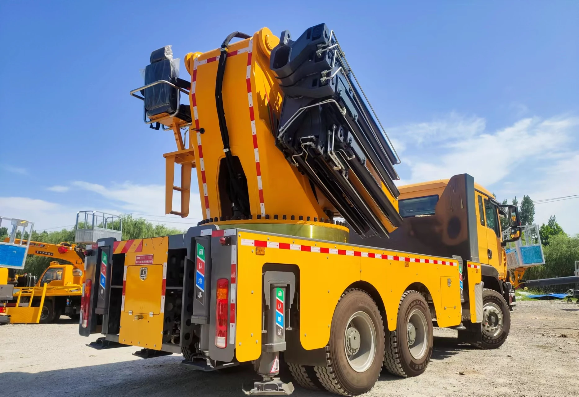 38 Truck Mounted Crane - Heavy Duty Folding Boom Crane