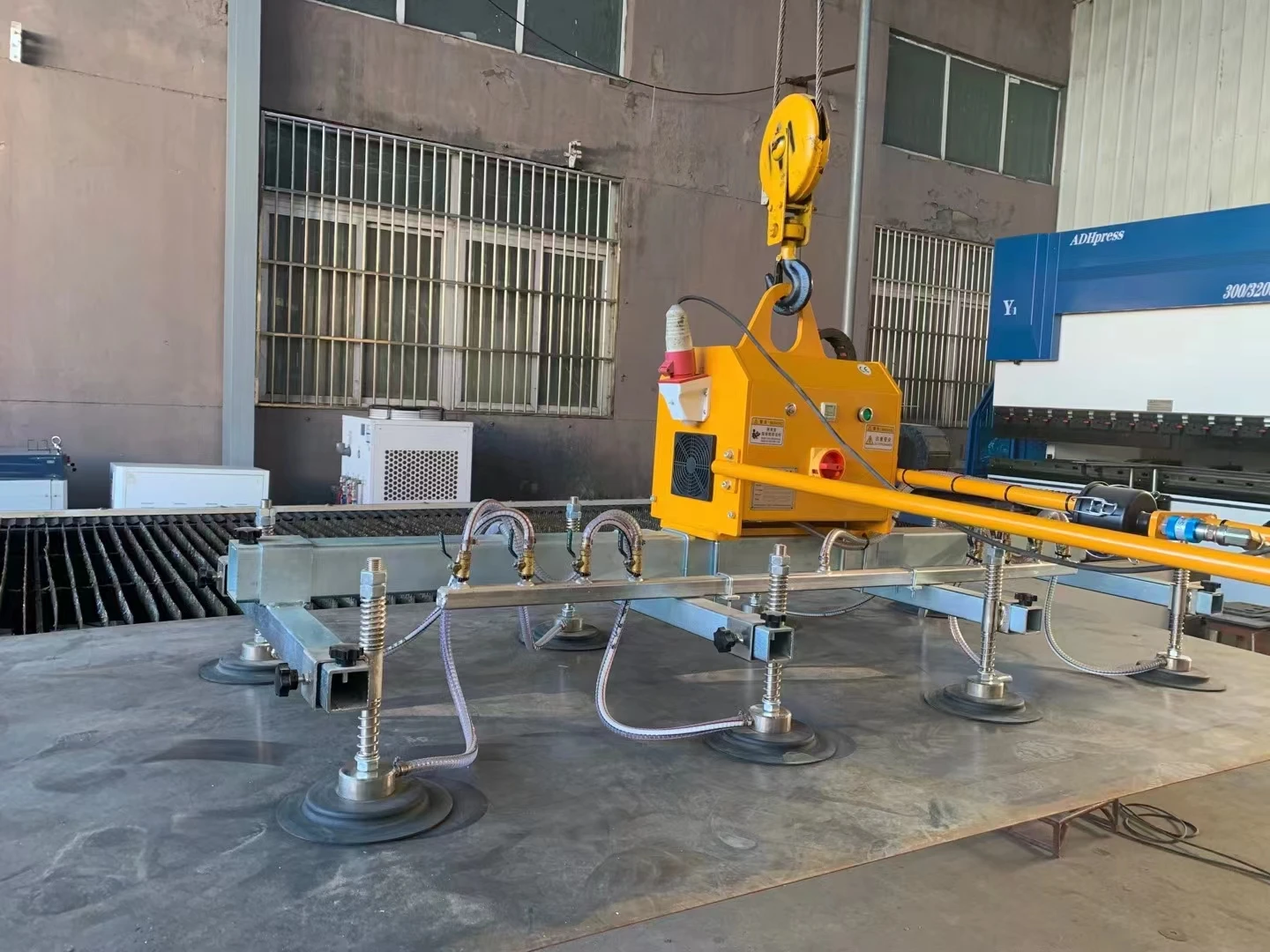 500kg Metal Sheet Vacuum Lifter Vacuum Suction Crane Production Line ...