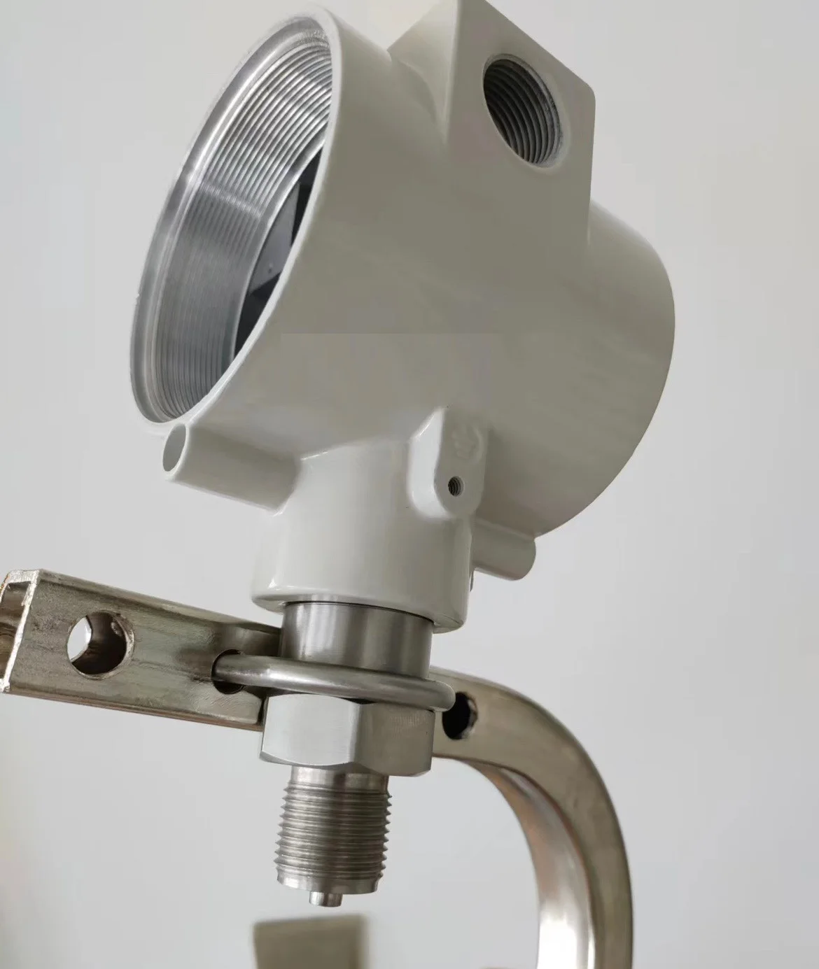 L-shaped Mounting Bracket for 3051 Housing Stand Wireless Transmitter