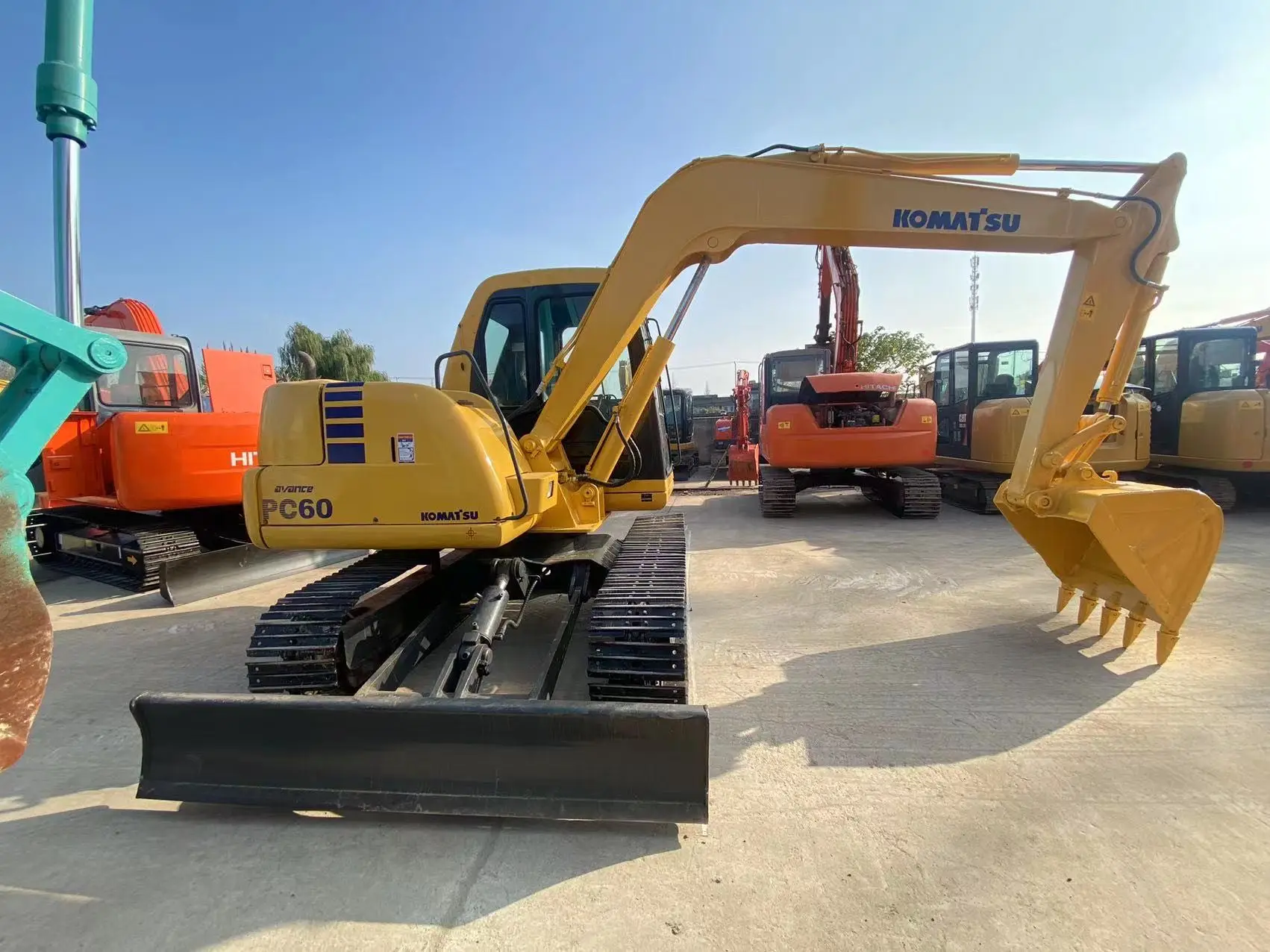 Komatsu Used Excavator Gentle Construction Machinery 6 Ton Pc60 Earth-moving Machinery Used ...