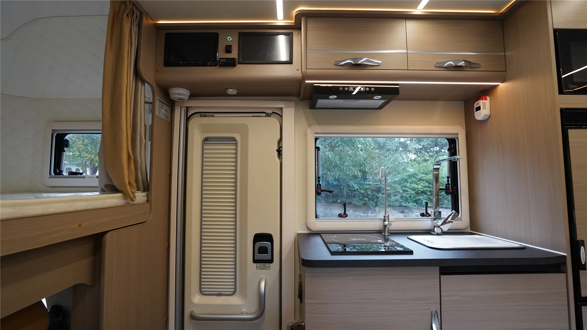 Off-road Rv Camper Luxury Travel Trailers Changan Fengjing Rv Camper ...