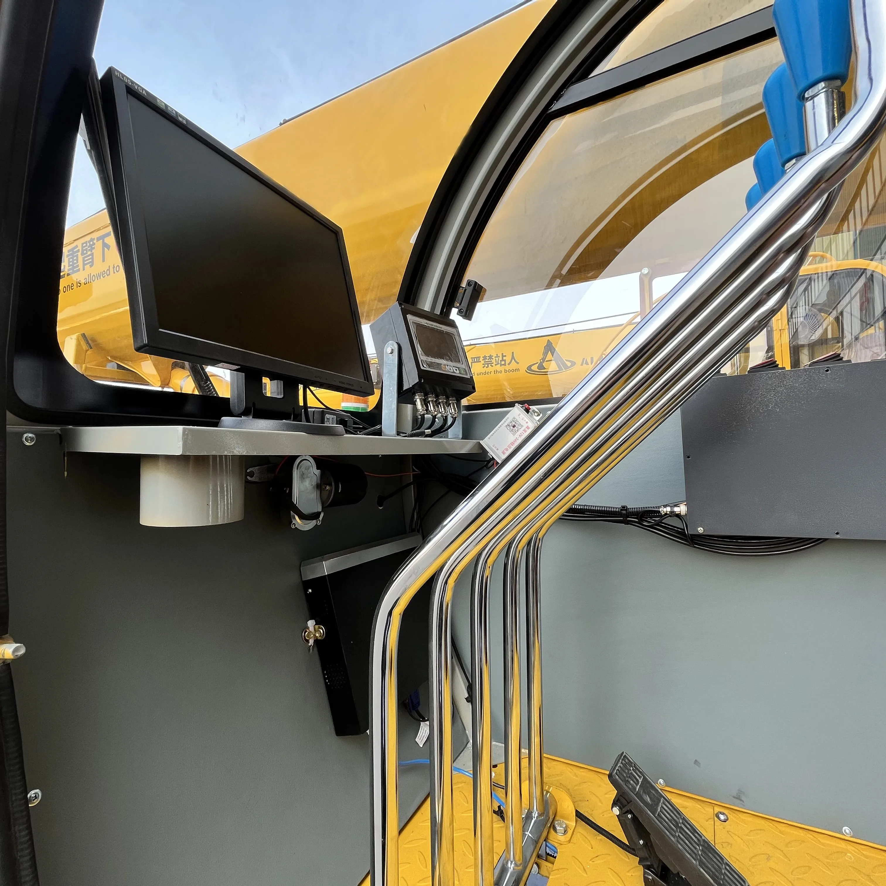 JQCM Factory Export HOWO 5Ton Truck Crane Telescopic Boom Crane Truck ...