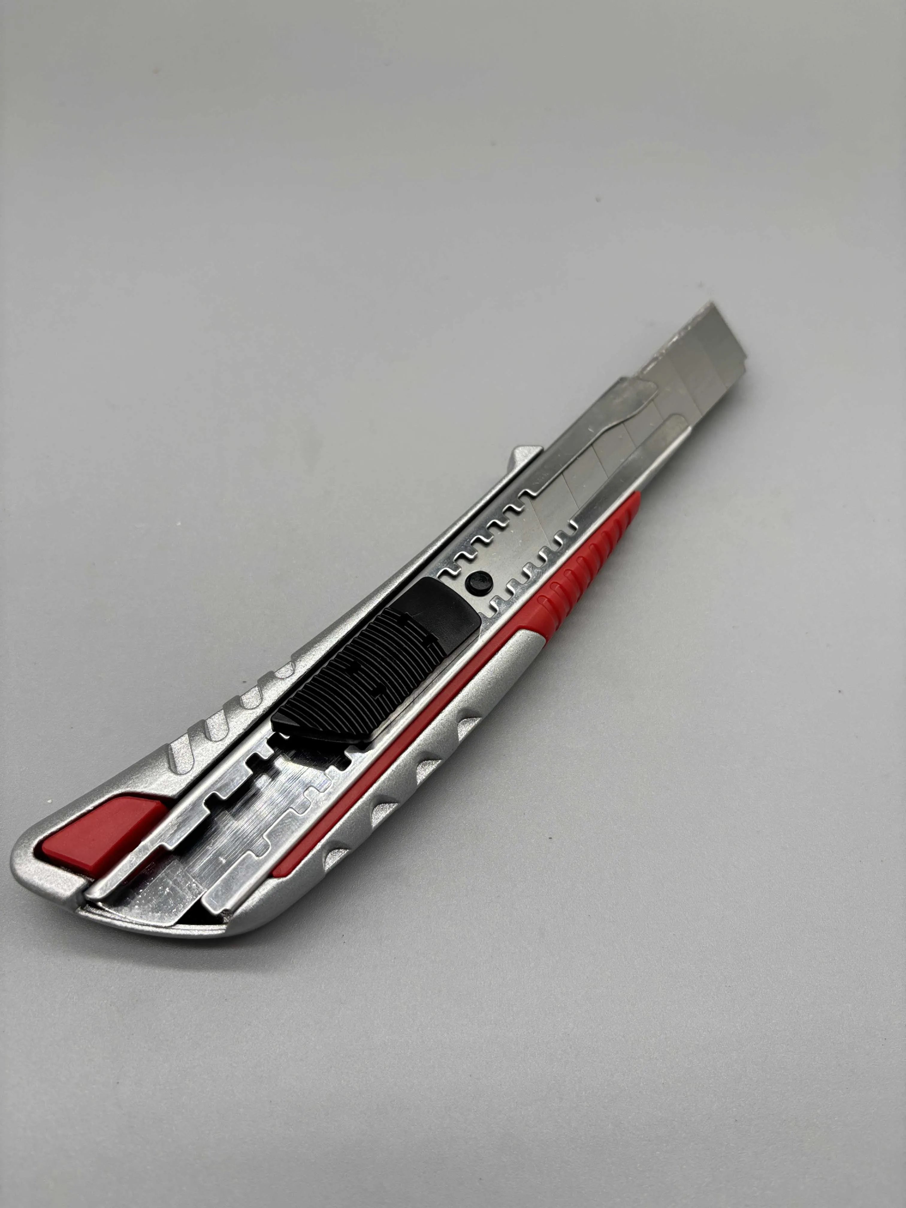 Extra Heavy-Duty Utility Knife - Multi-Purpose No-Slip Grip Utility ...