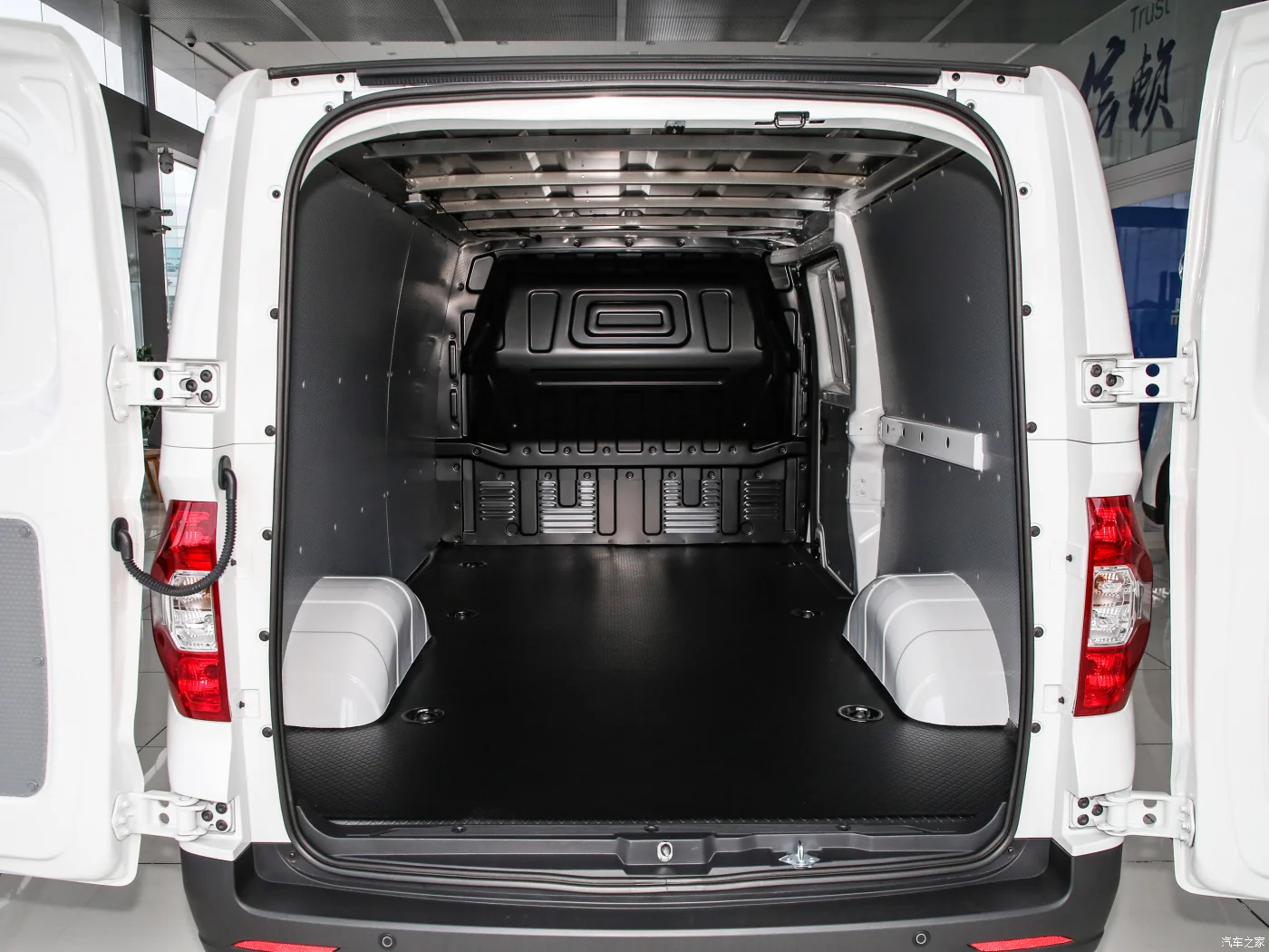 SAIC Maxus EV Cargo Van - High Capacity Electric Vehicle