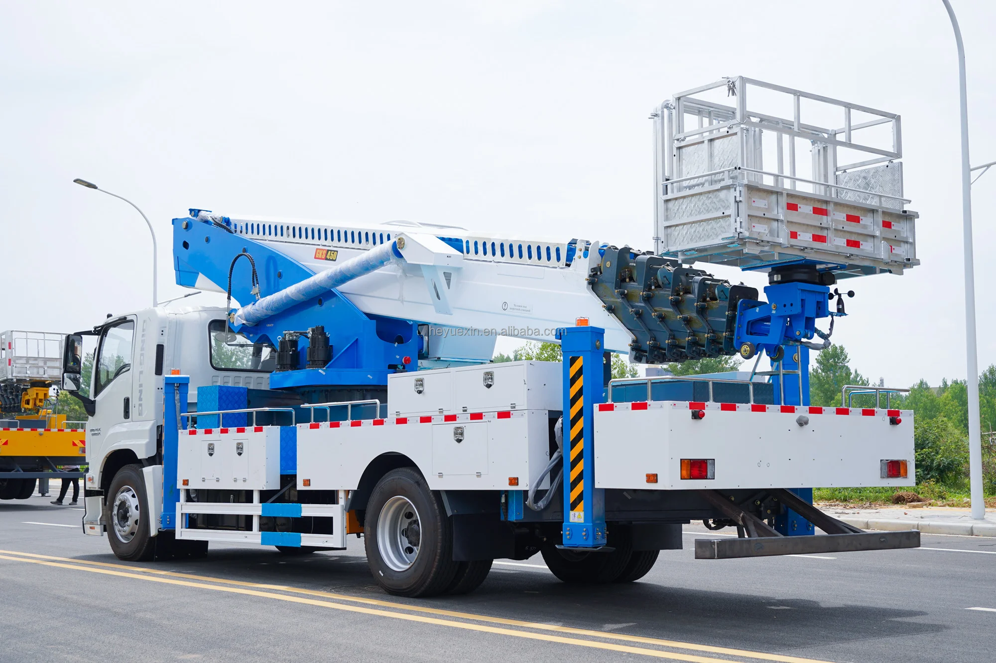 Alibaba.com: Isuzu 45m telescopic boom aerial work truck, diesel manual ...