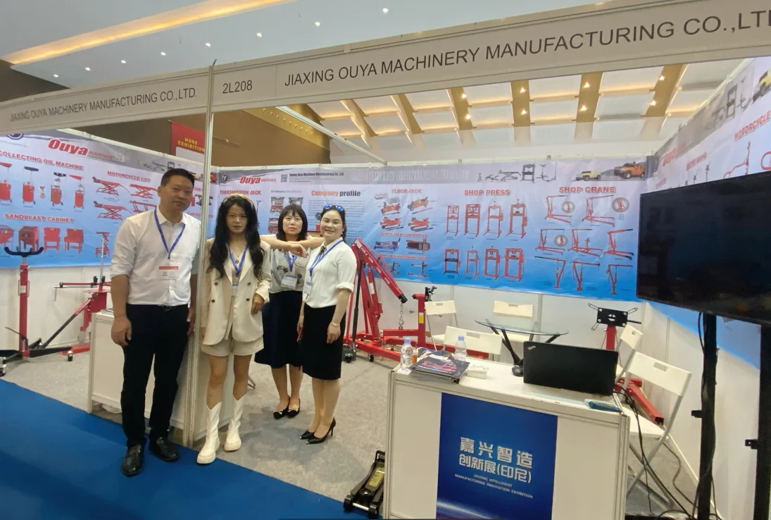 Car Jack Vehicle Mover - Universal Towing Tool for Easy Transport