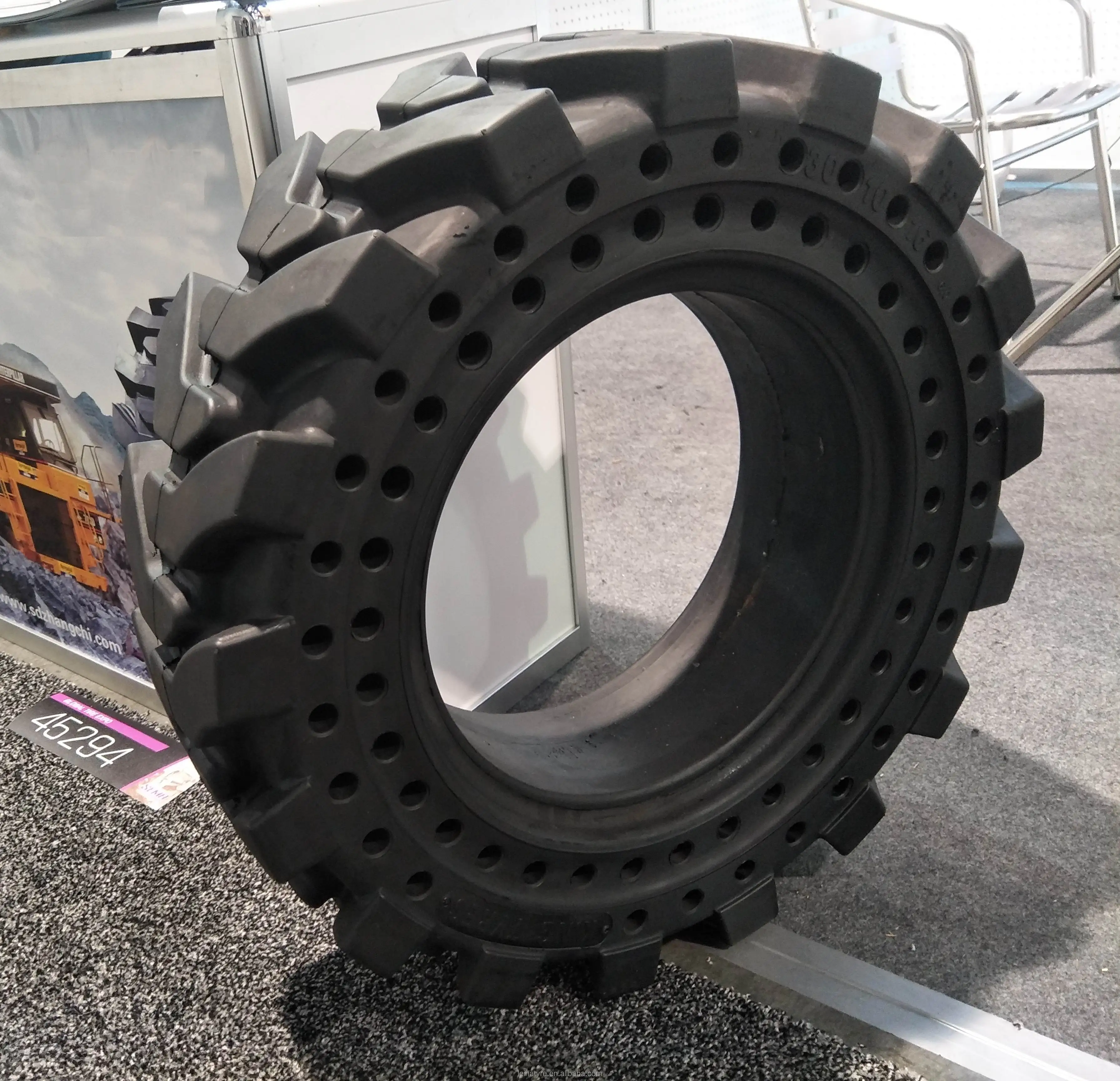 Skid Steer Tire SKS R4 Pattern Bias Diagonal IND Tyre 15-22.5 31x15.50 ...