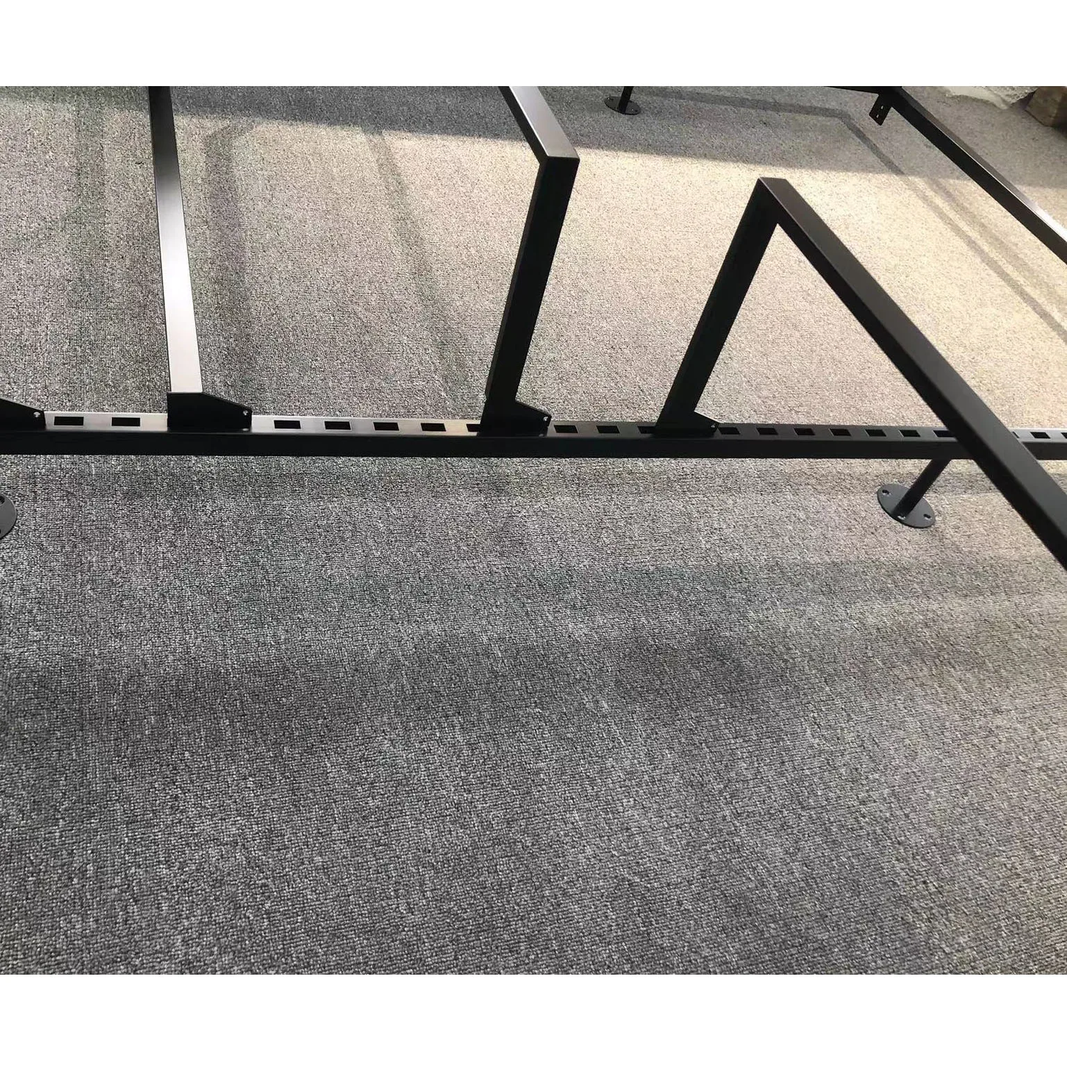 Retail Shop Wall Mounted Fixturing Heavy Duty Outrigger Post Display ...