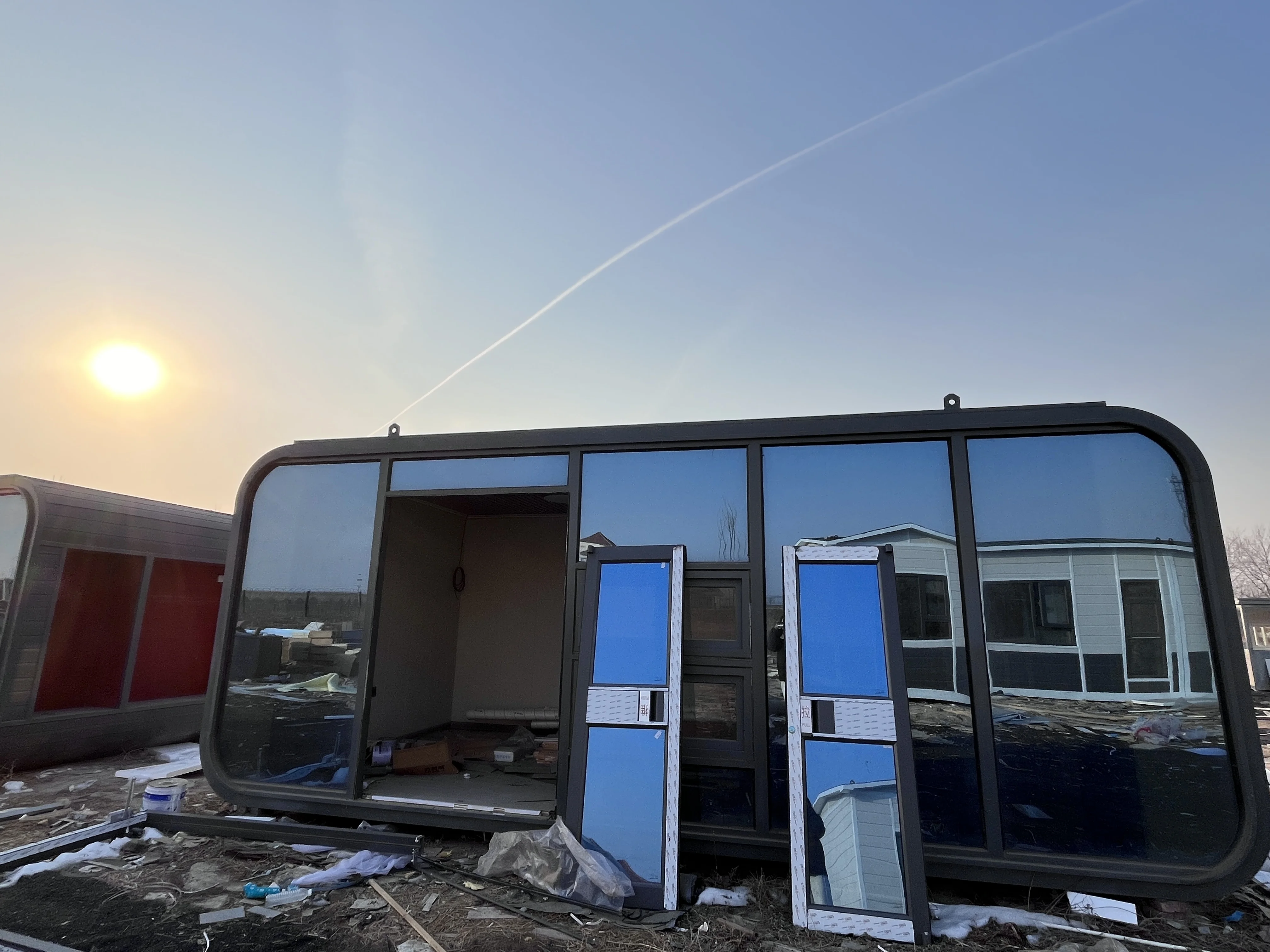 Luxury Container Hotel - Space Capsule House for Travel