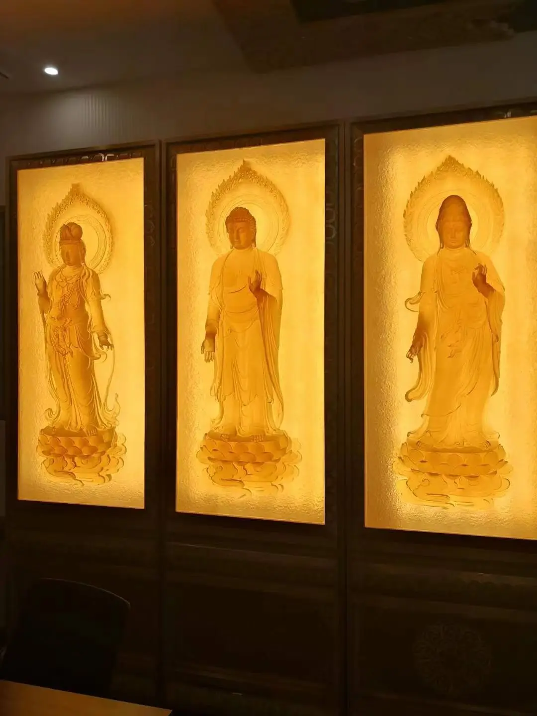 Wholesale Backlit Medicine Master Buddha Crystal Glass Statue
