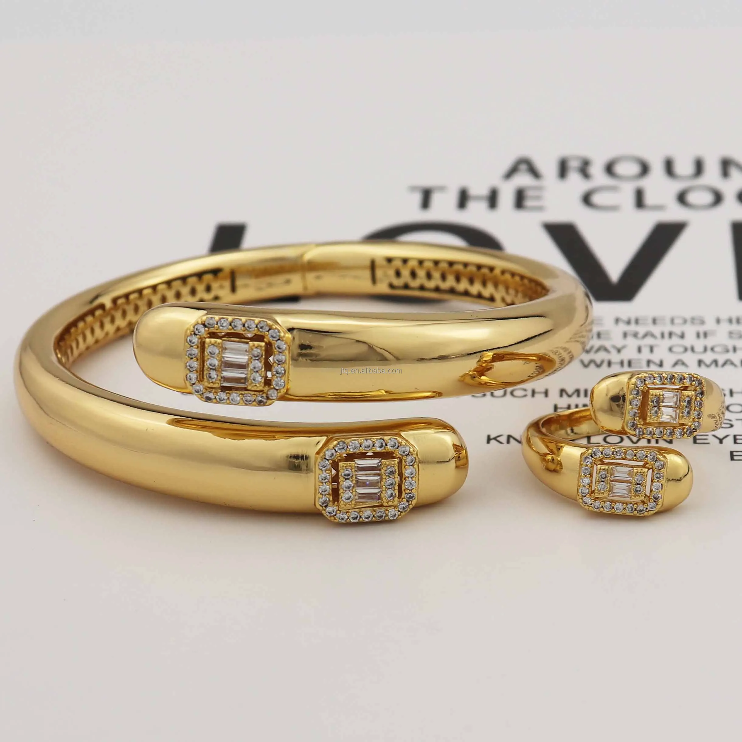 Classic Simple Design Jewelry Bangle Set Plated 18K Gold with Zirconia ...