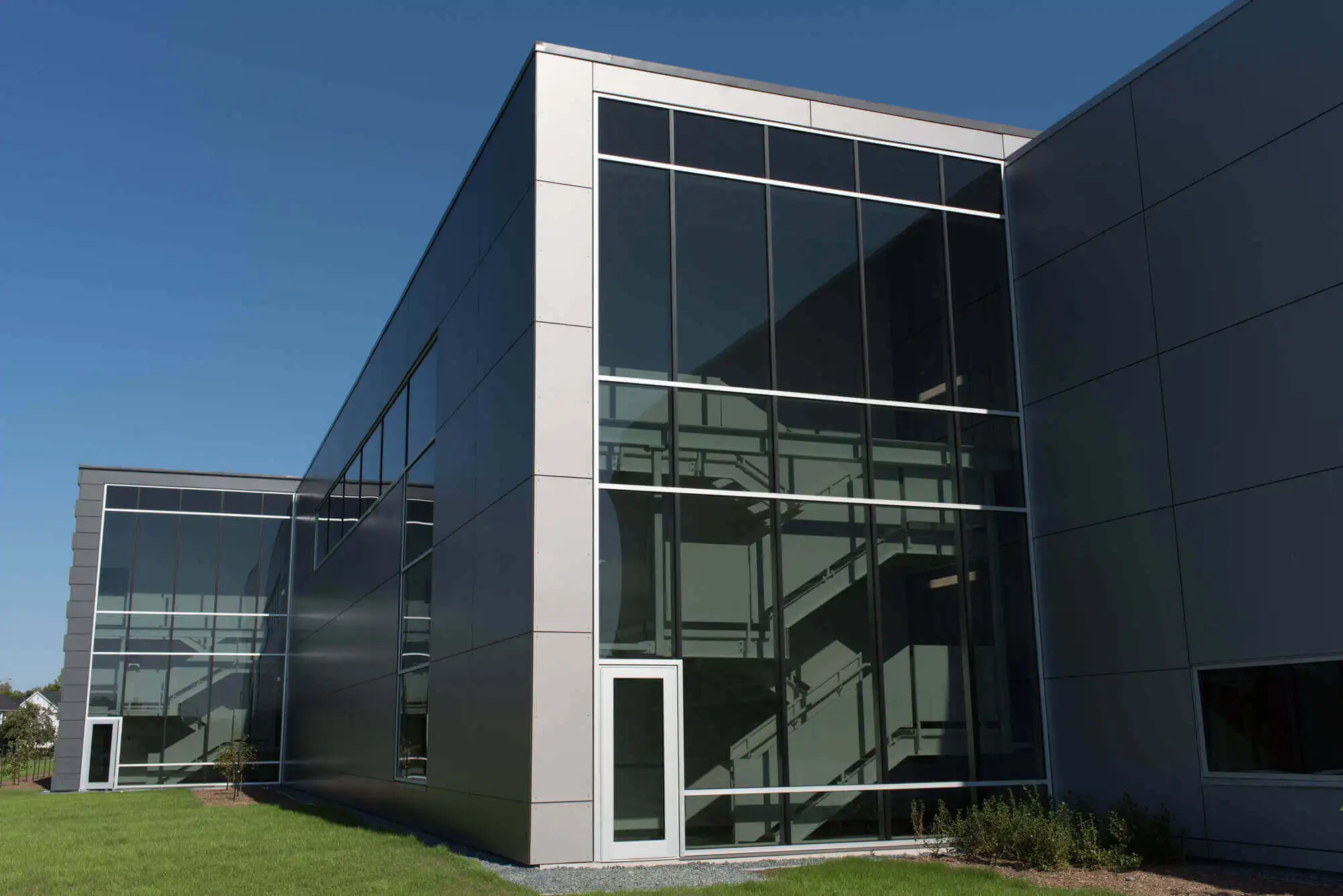 Curtain Wall with Aluminium Structural and Glass - Modern Design