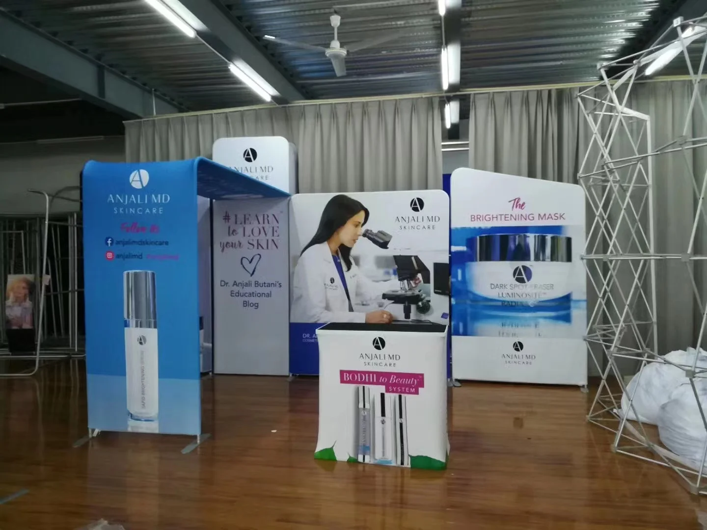 Portable Booth Backdrops Customize Logo Curved Display Stand Exhibition ...