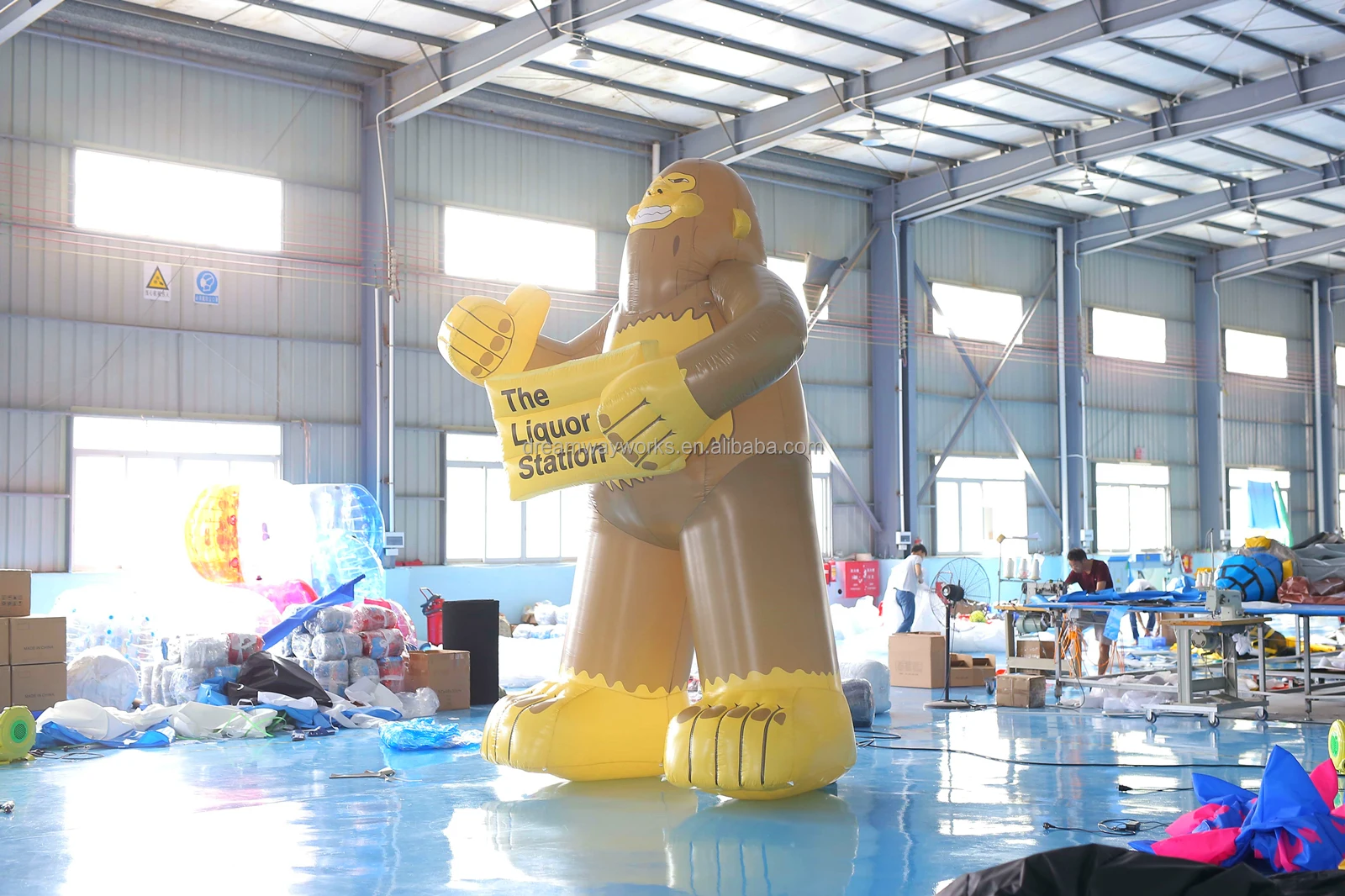 2023 Hot Sale Giant Inflatable Bigfoot for Advertising