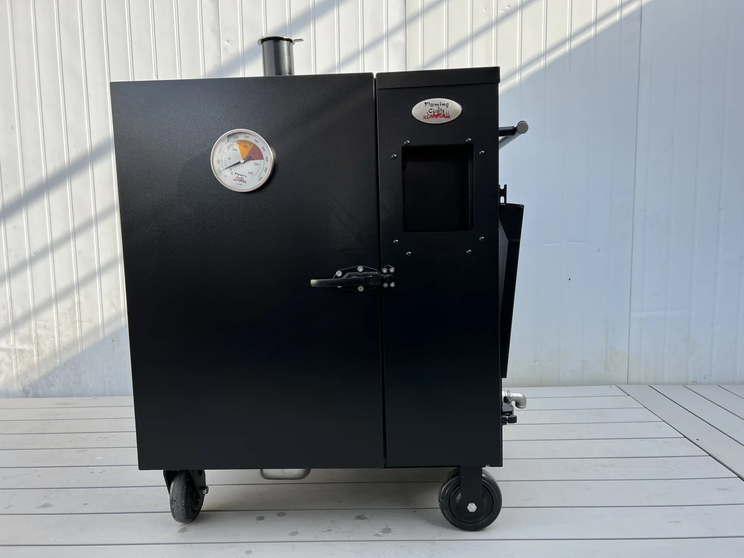 Black Gravity Feed Smoker BBQ - Durable & Easy to Clean