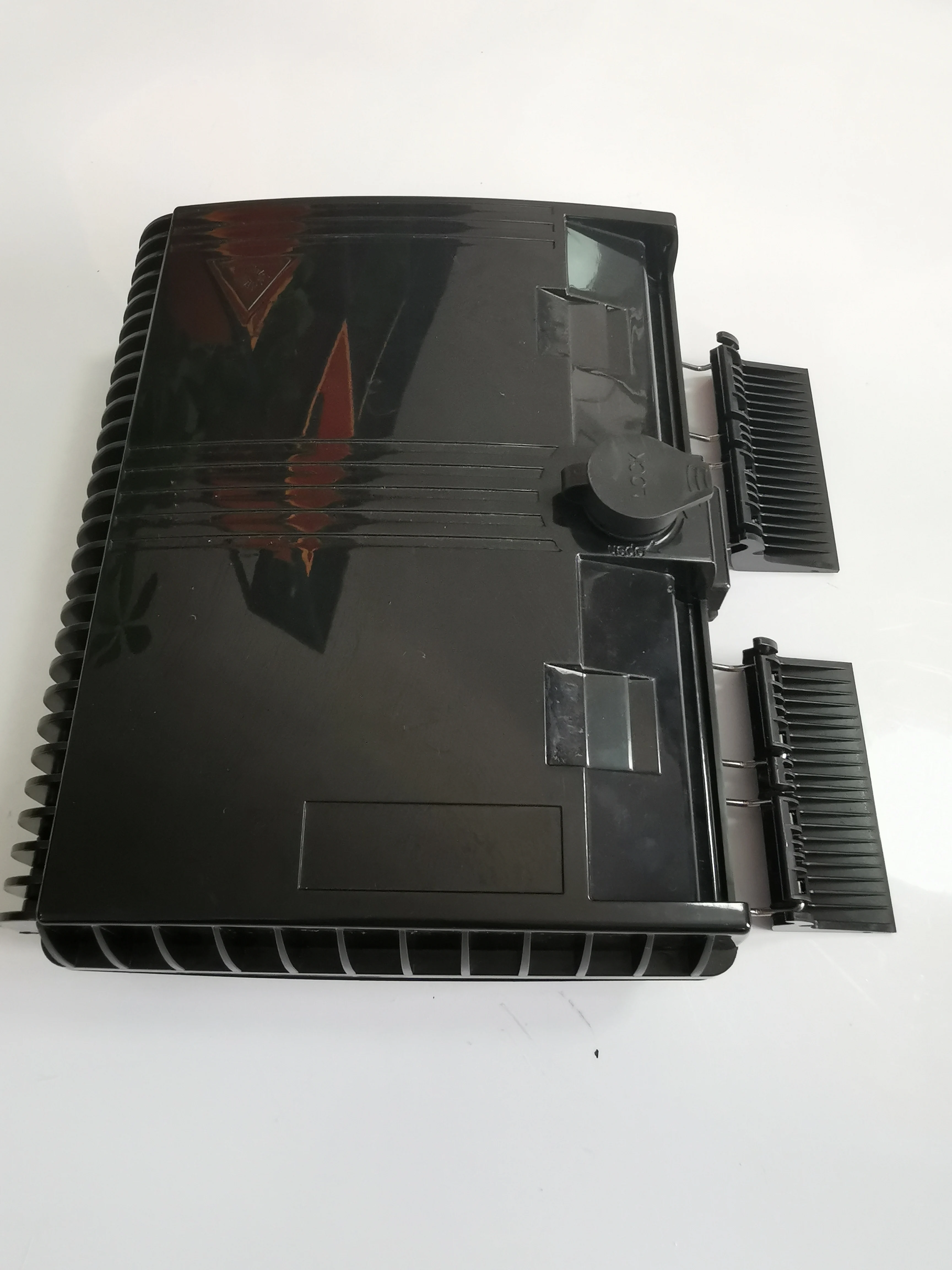 16-Port Fiber Distribution Hub - Outdoor Pole Mount Terminal Box for ...